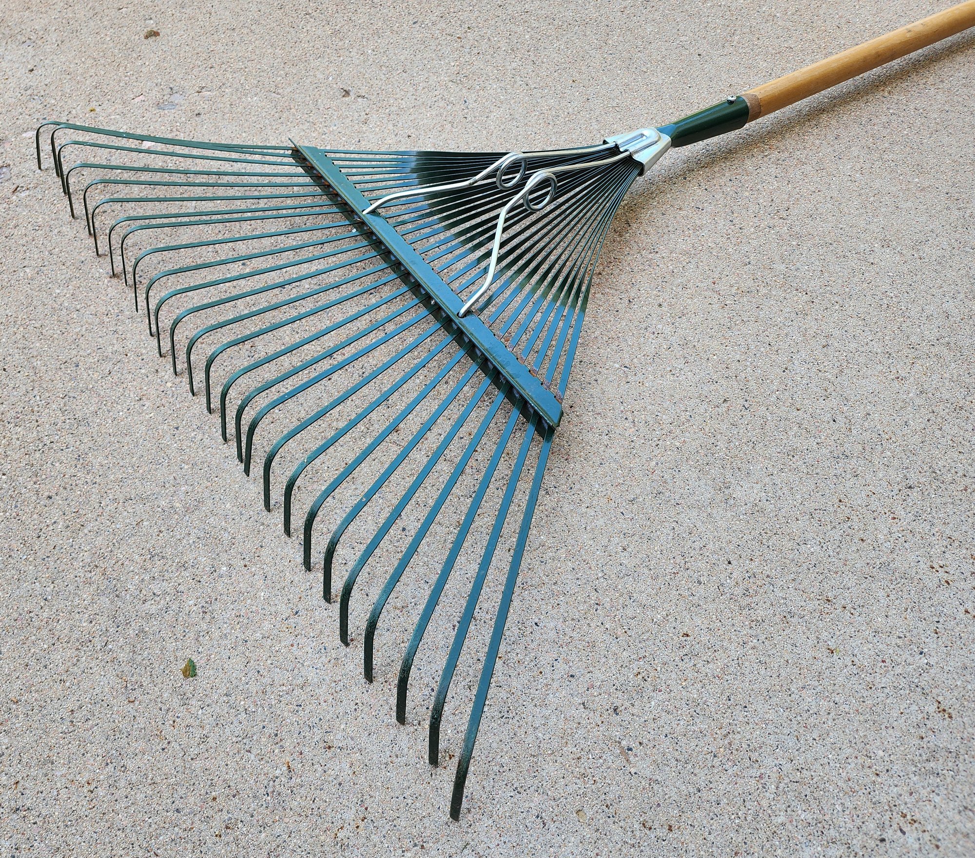 Metal Tine Yard Rake With Wood Handle #17435 | Auctionninja.com