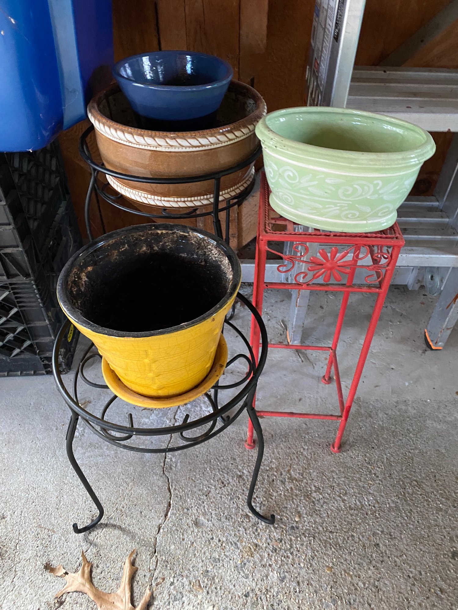 Pots And Pot Stands #4454 | Auctionninja.com
