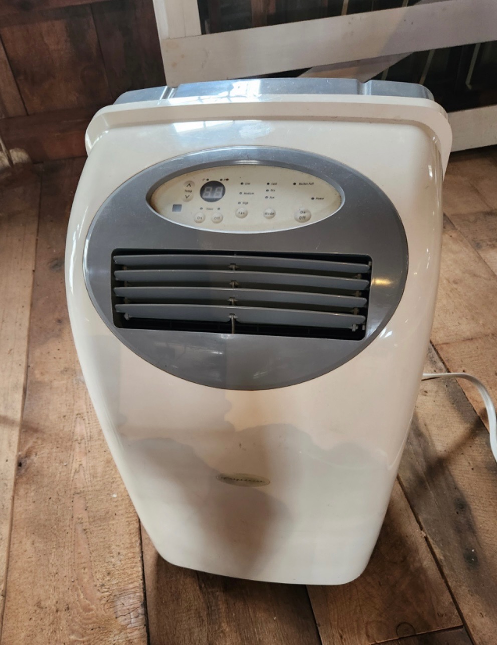 Frigidaire Portable Air Conditioner (Barn) #53023 | Auctionninja.com