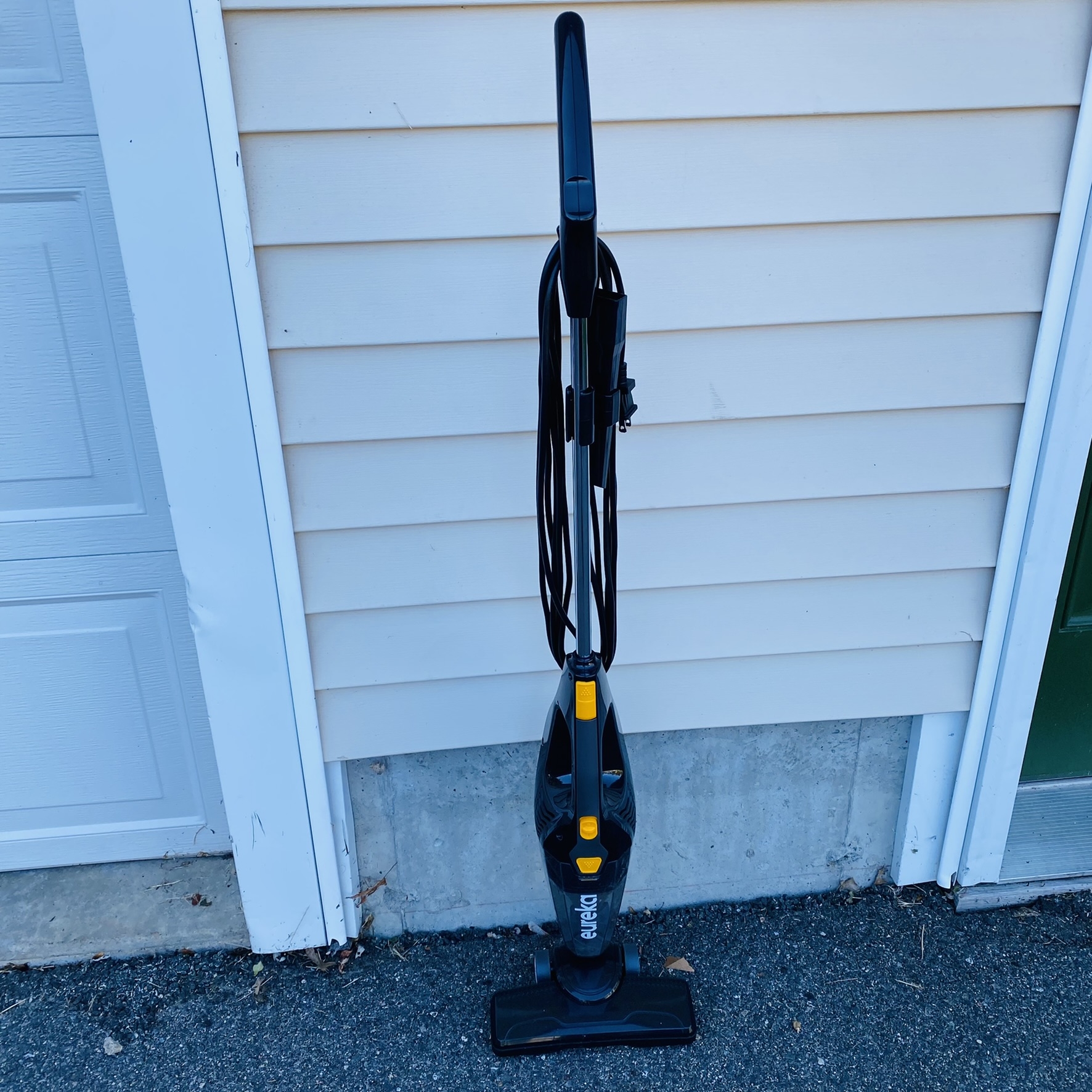 Eureka Blaze Stick 3-In-1 Small Handheld Vacuum Cleaner #16795 ...