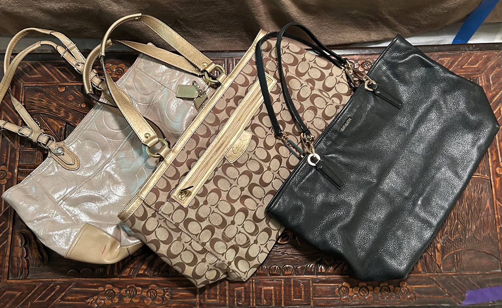 Rm8 Three Different Coach Purses #20606 | Auctionninja.com