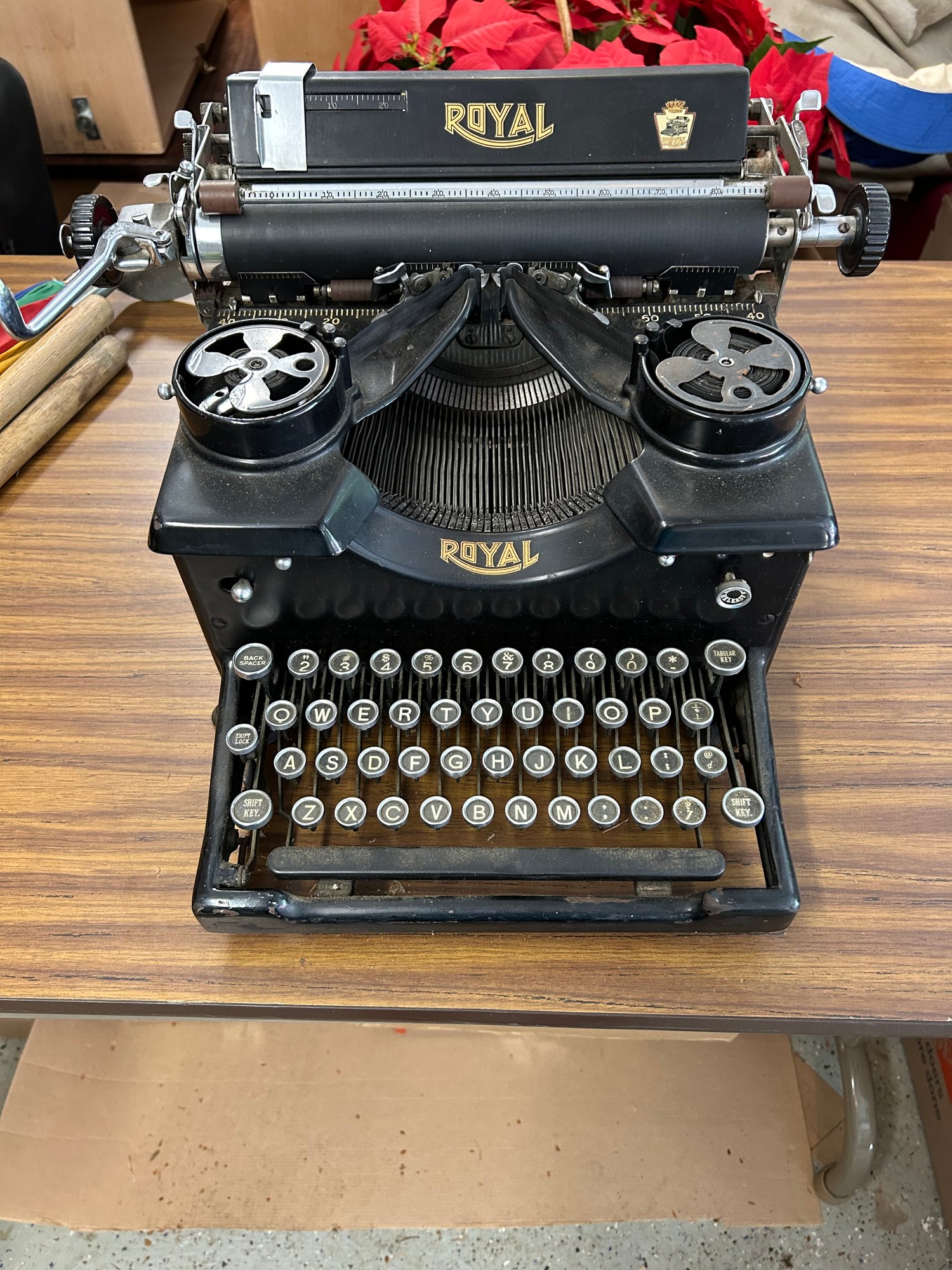 R0 Vintage Royal Type Writer #38887 | Auctionninja.com