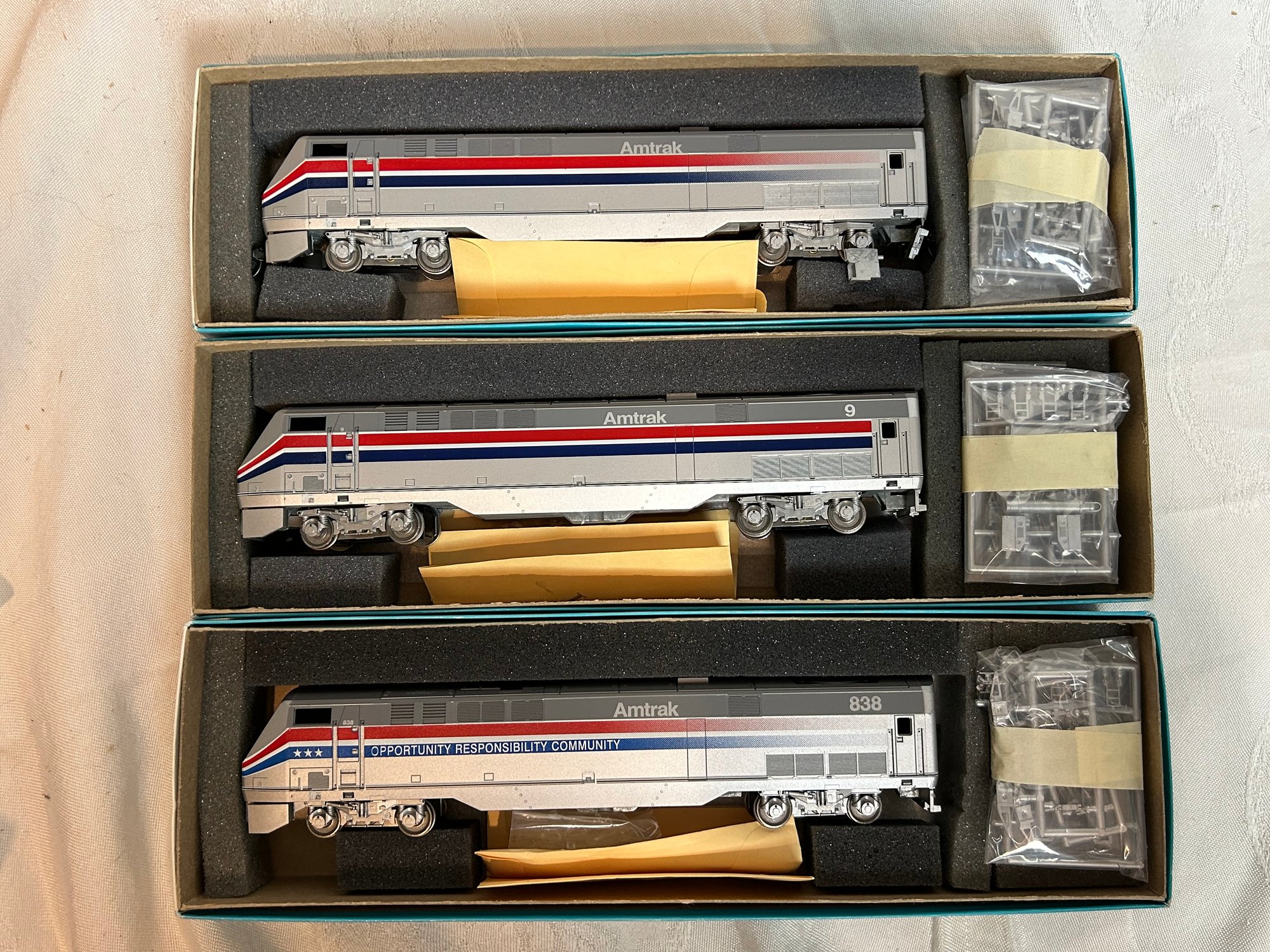 Athearn HO Scale Powered Locomotives - Amtrak #16734 | Auctionninja.com