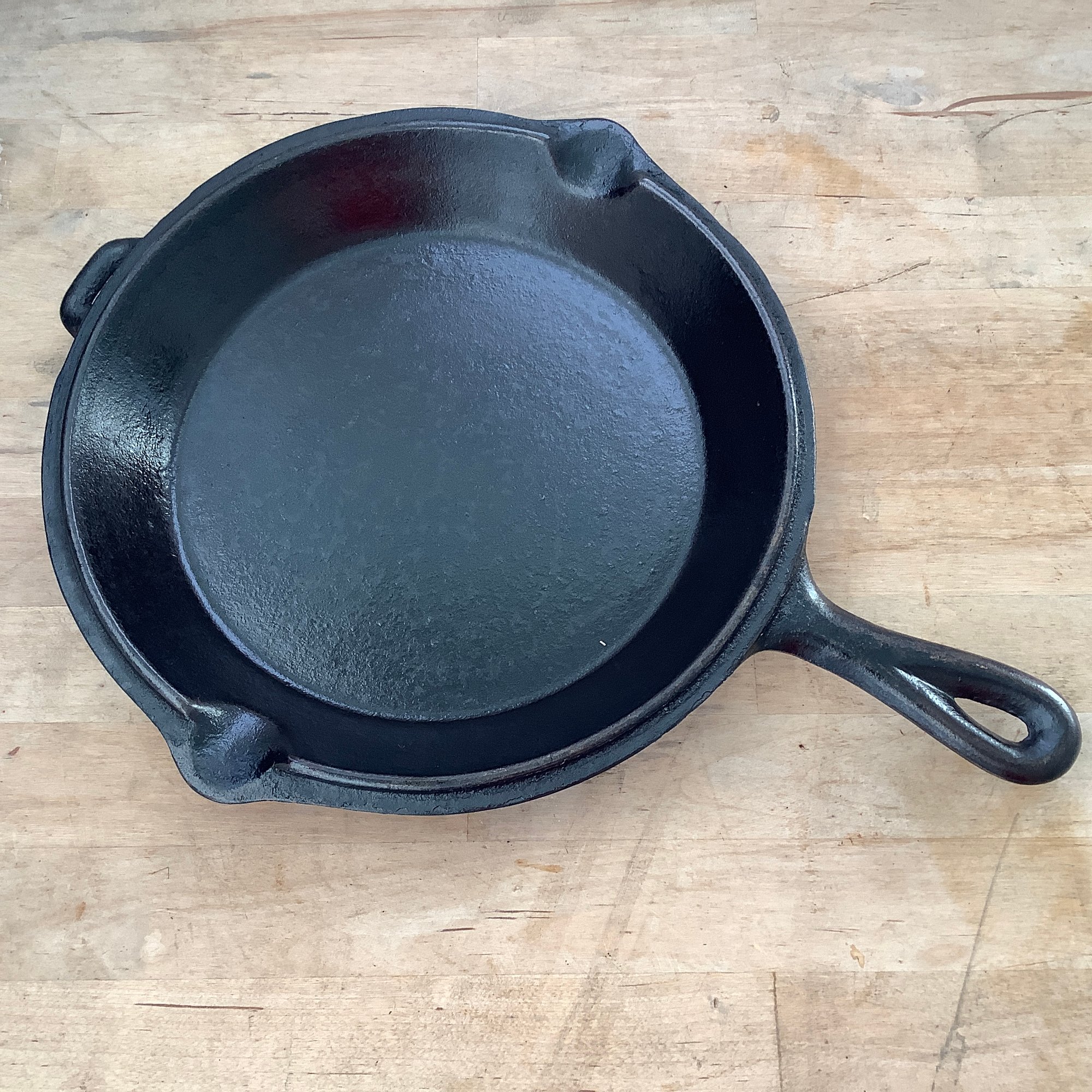 Extremely Heavy Cast Iron Fry Pan With Lid Lip. #4174 | Auctionninja.com