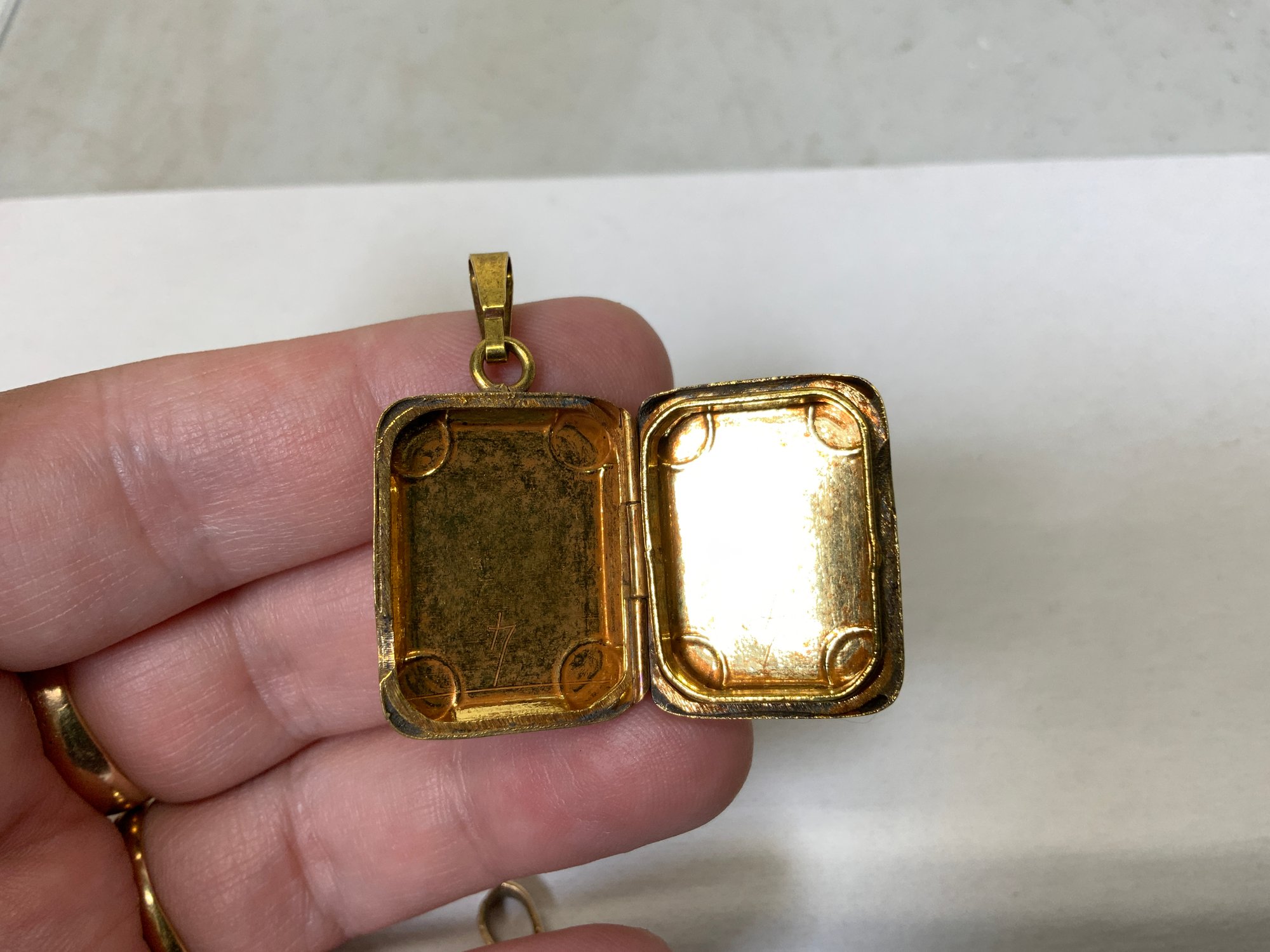 Unusual Art Deco Box Style Pendant #8798 | Auctionninja.com