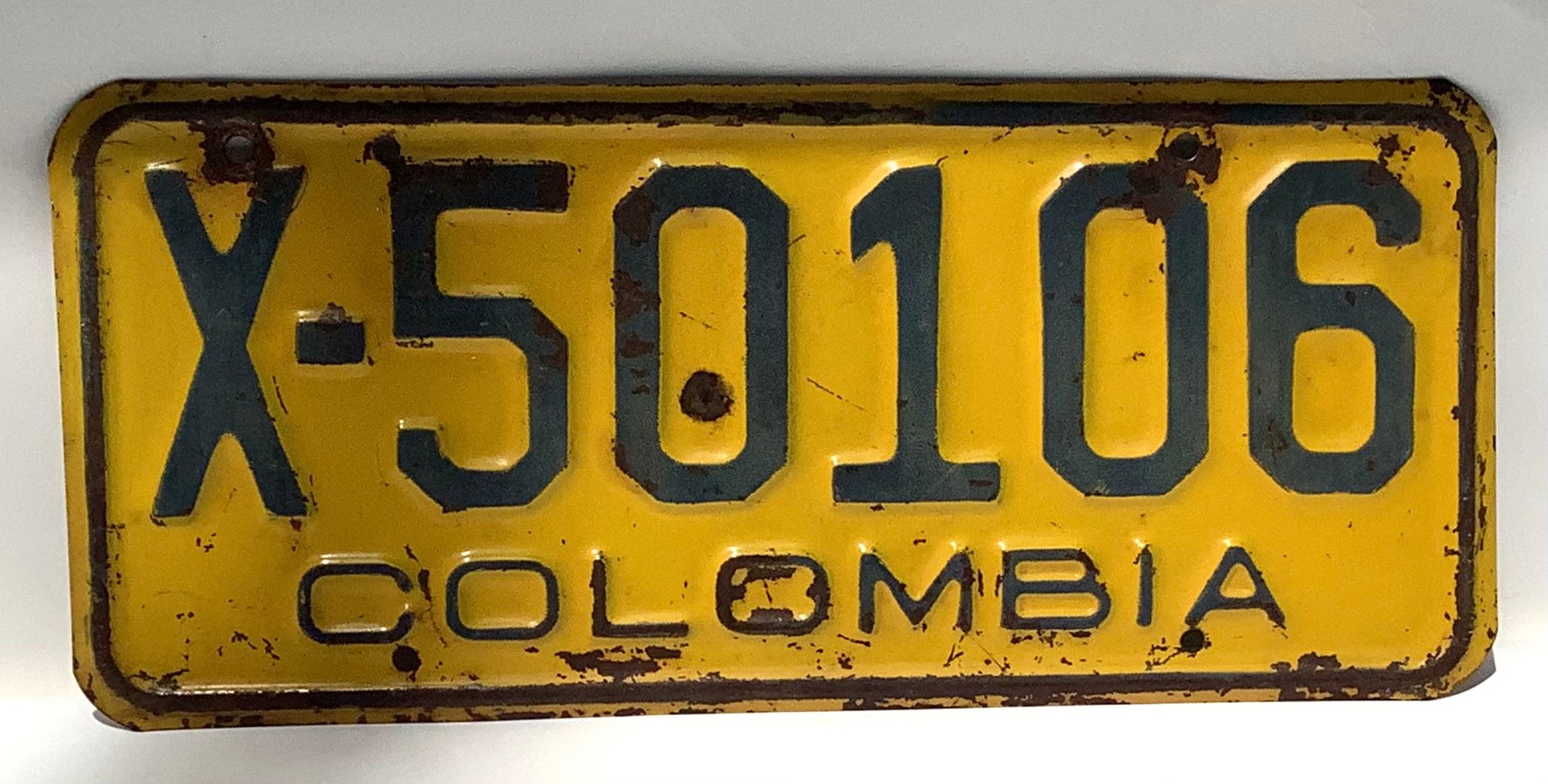 127. Antique Colombia License Plate #1537254 | Auctionninja.com