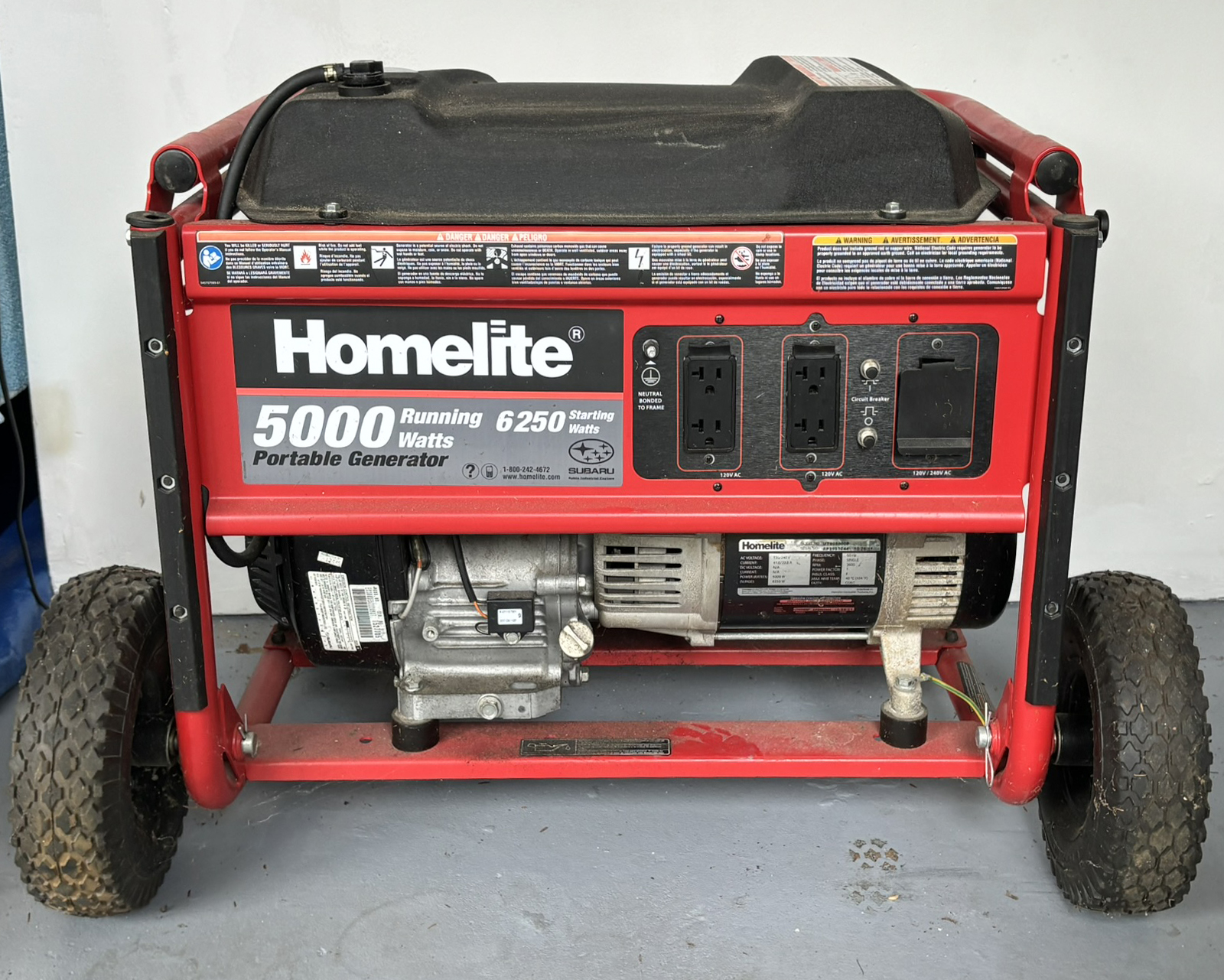A Homelite 5000 Portable Generator #1914536 | Auctionninja.com