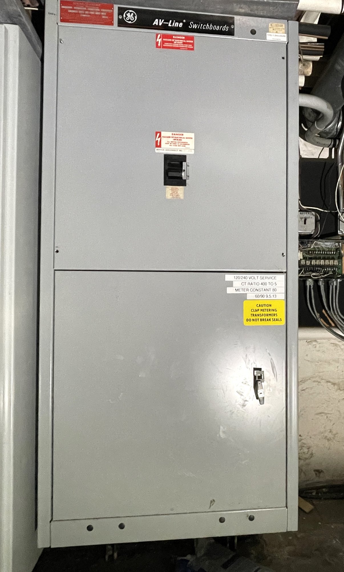 A 600 AMP, 1 Phase, 3 Wire GE AV-Line Switchboard #40746194 ...