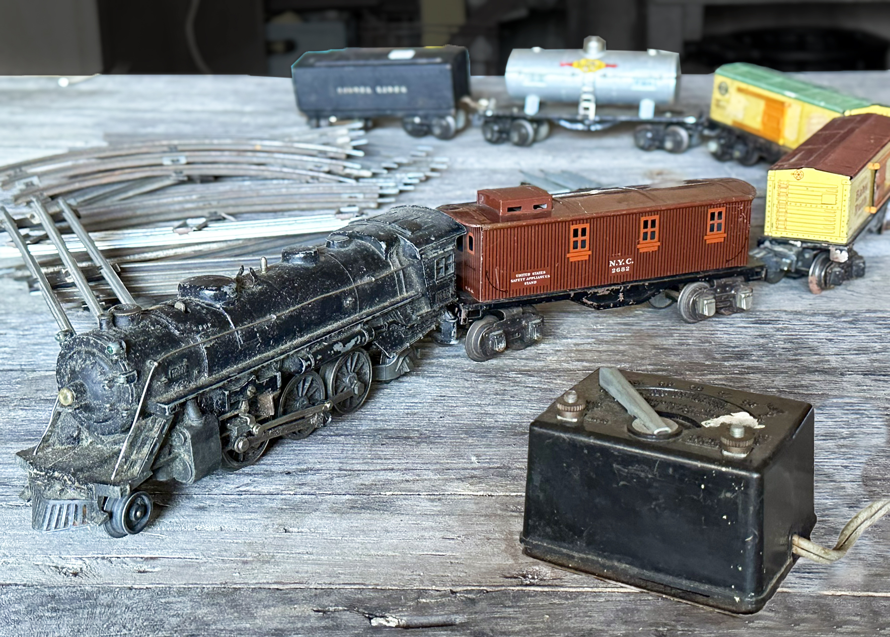 A Vintage Pre-War Metal Lionel Train Set, Tracks And Transformer Intact ...