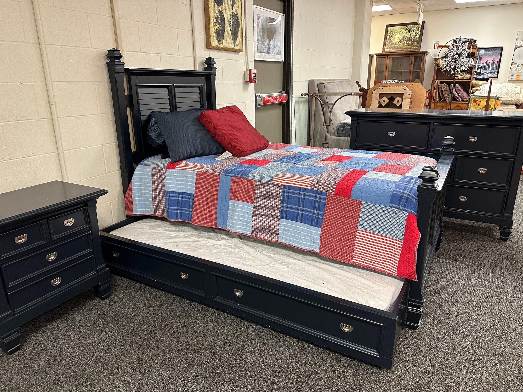 Beautiful NEW Twin Trundle Bedroom Set Green River Furniture 6 Pc. Navy ...