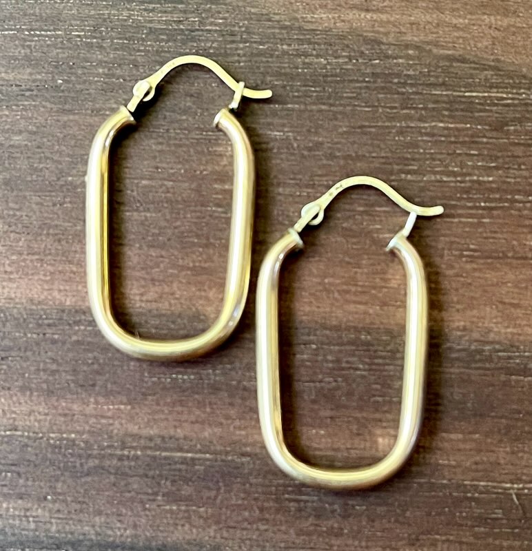 14k Gold Oblong Hoop Earring- Marked / Signed #1716727 | Auctionninja.com