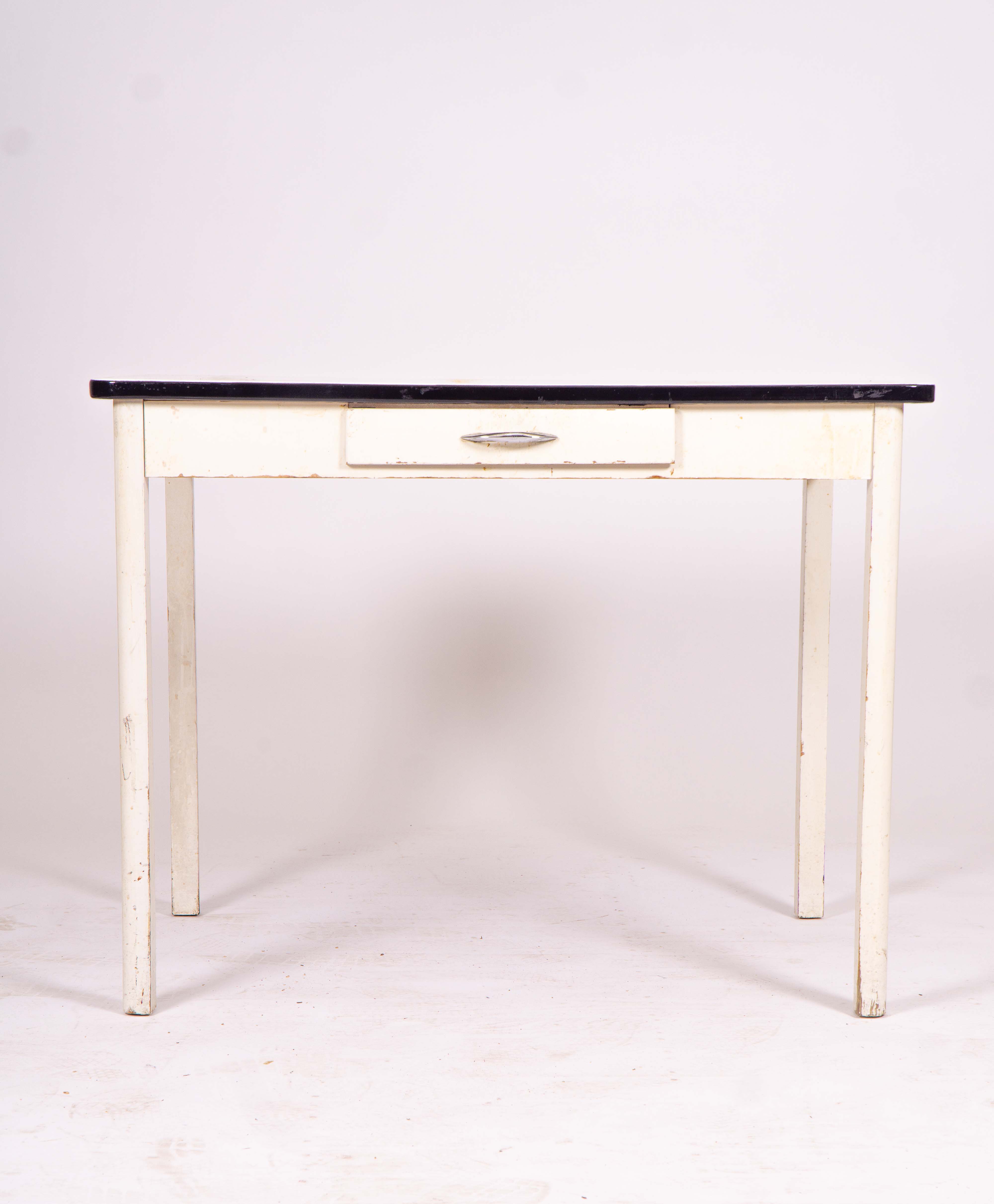 Vintage 1940s Enamel Top "Geer" Table #591059 | Auctionninja.com