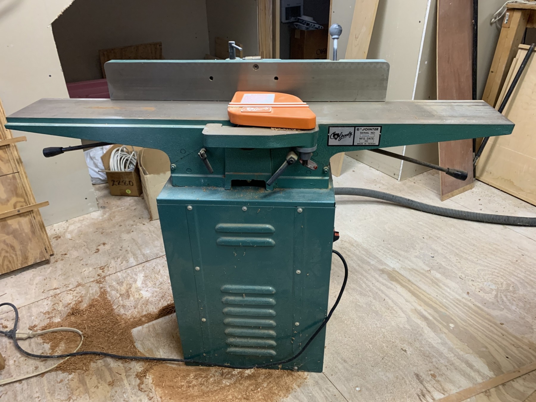 Grizzly 6" Jointer, Model #G1182 #40553939 | Auctionninja.com