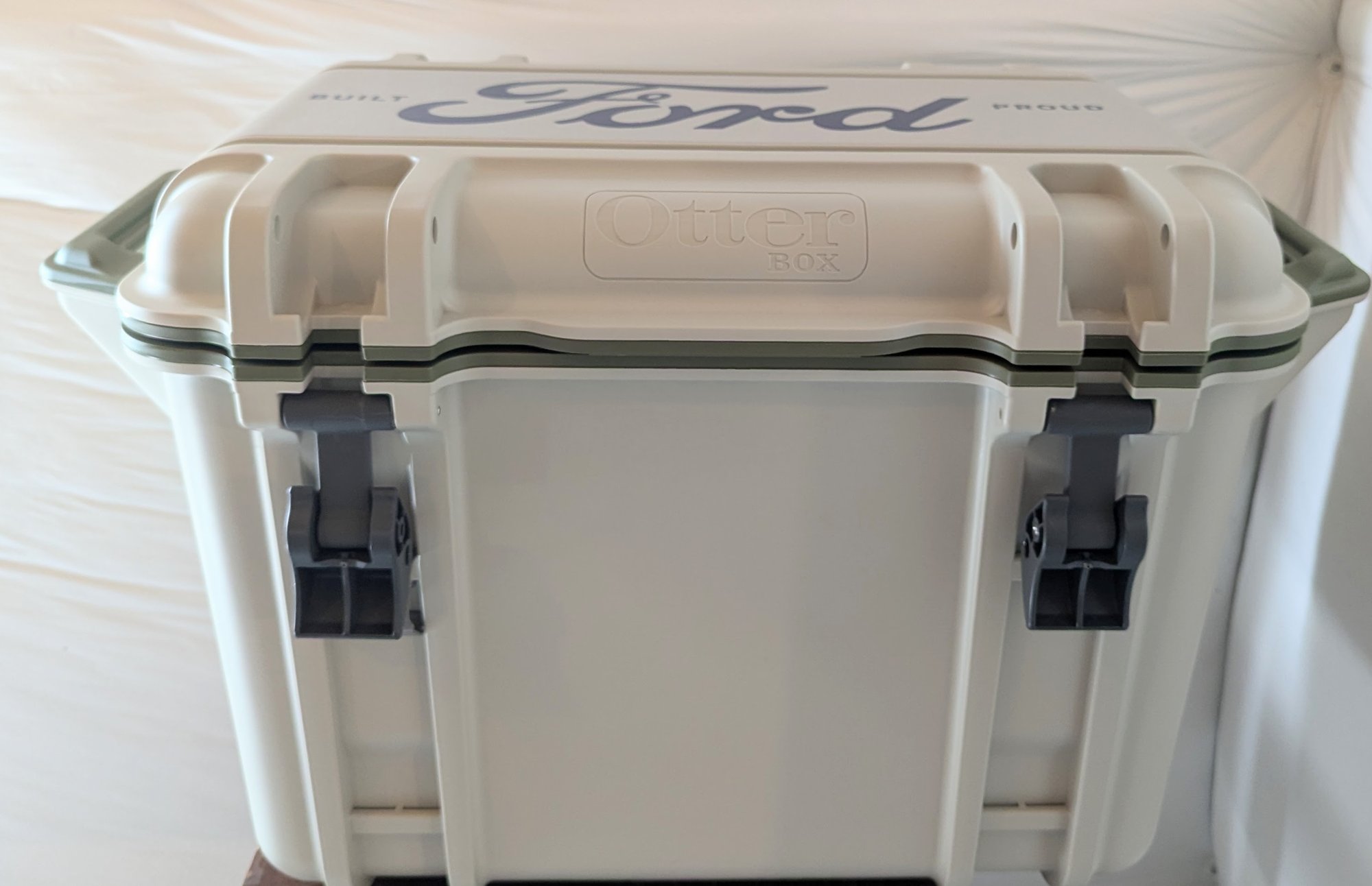 OtterBox 35 Qt Insulated Ice Chest Cooler Venture White Built Ford ...