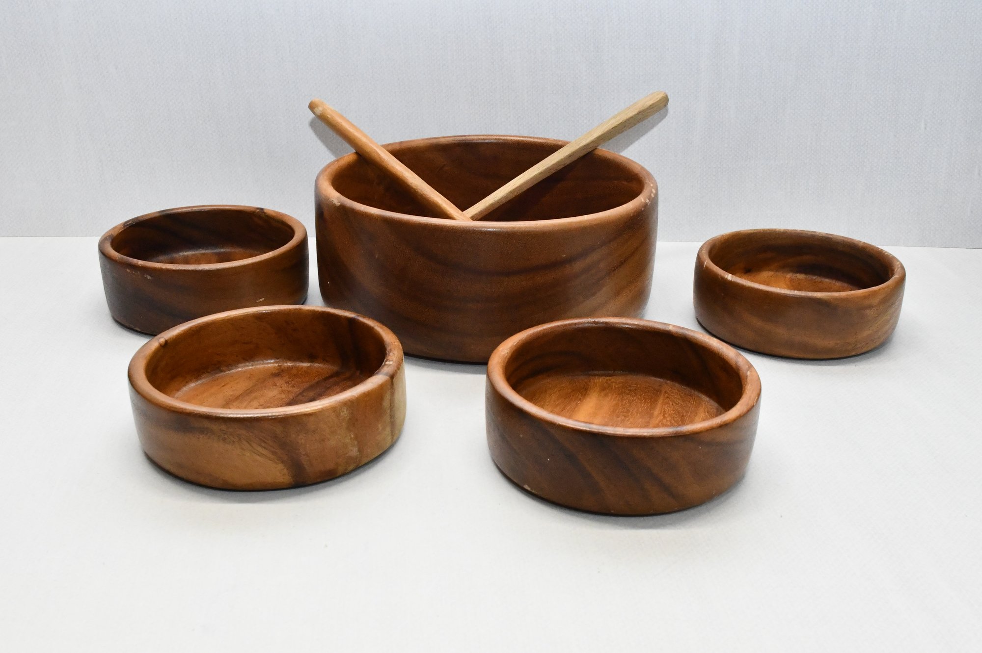 5 Wooden Bowls With 2 Utensils #1009 | Auctionninja.com