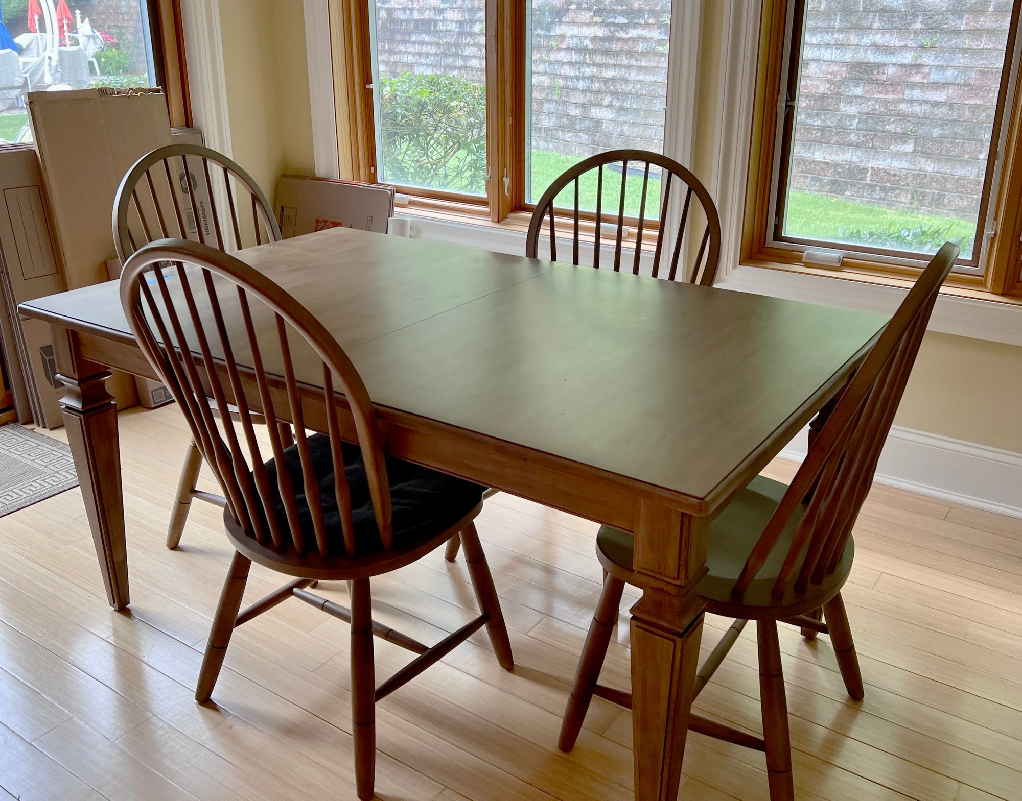 (K) LIKE NEW ETHAN ALLEN "NEW COUNTRY" AVERY LEG DINING TABLE WITH FOUR ...