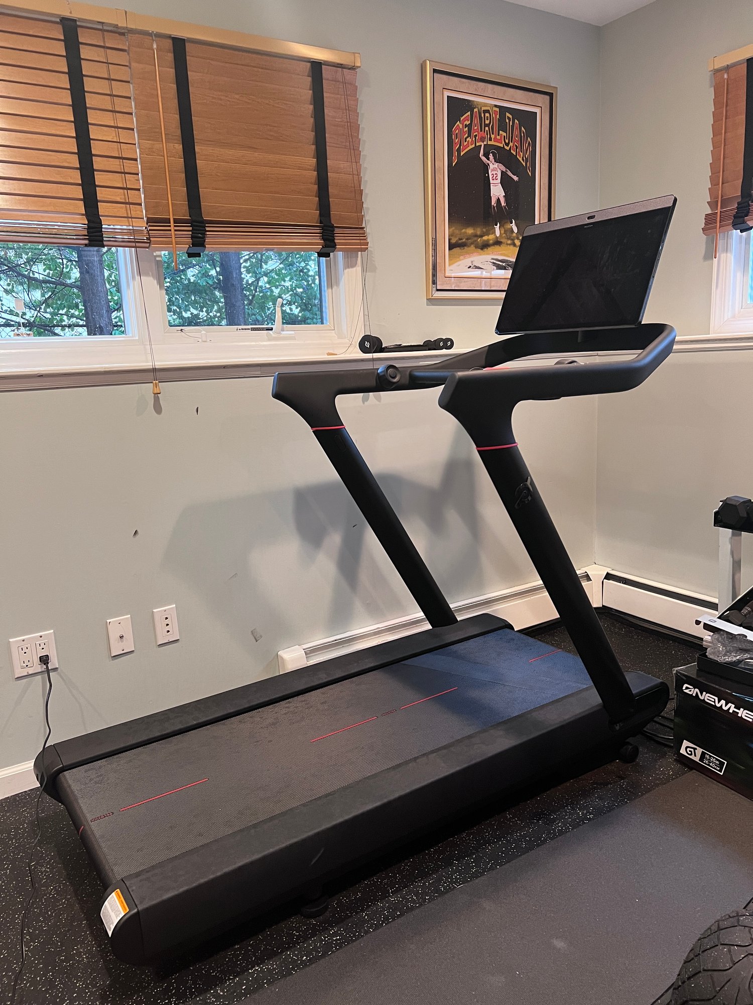 PELOTON "TREAD" TREADMILL - EXCELLENT WORKING CONDITION, WITH MAT ...