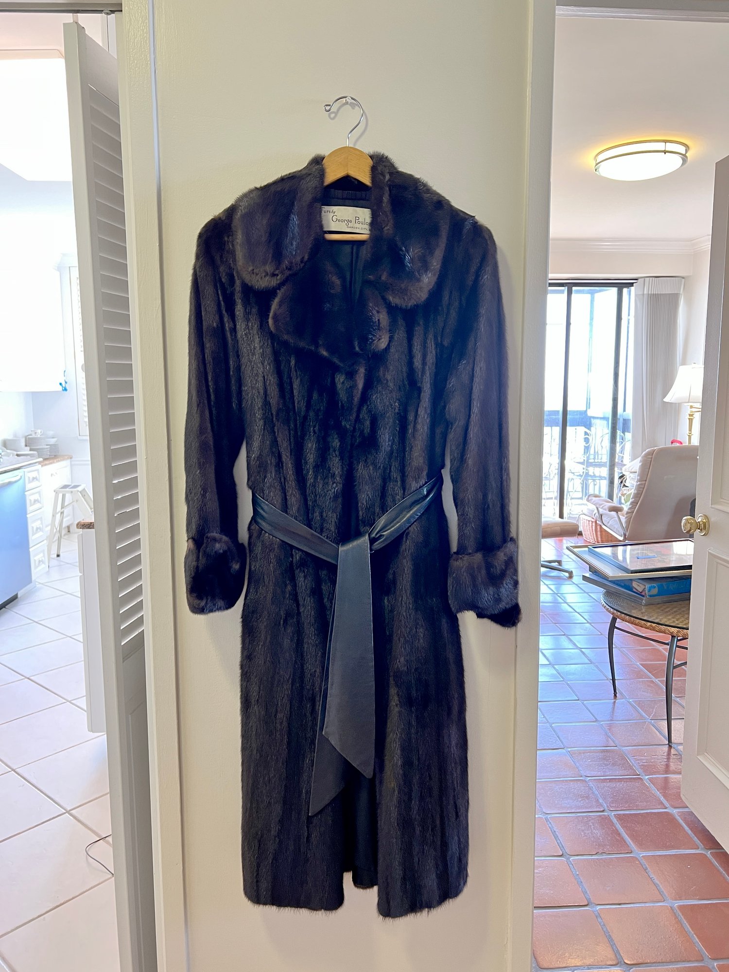 BEAUTIFUL VINTAGE GEORGE POULOS, GARDEN CITY N.Y. FULL LENGTH MINK COAT ...