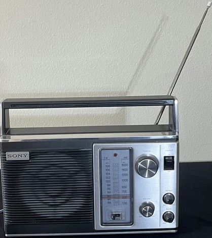 Sony Portable Radio, Turns On #59457 | Auctionninja.com