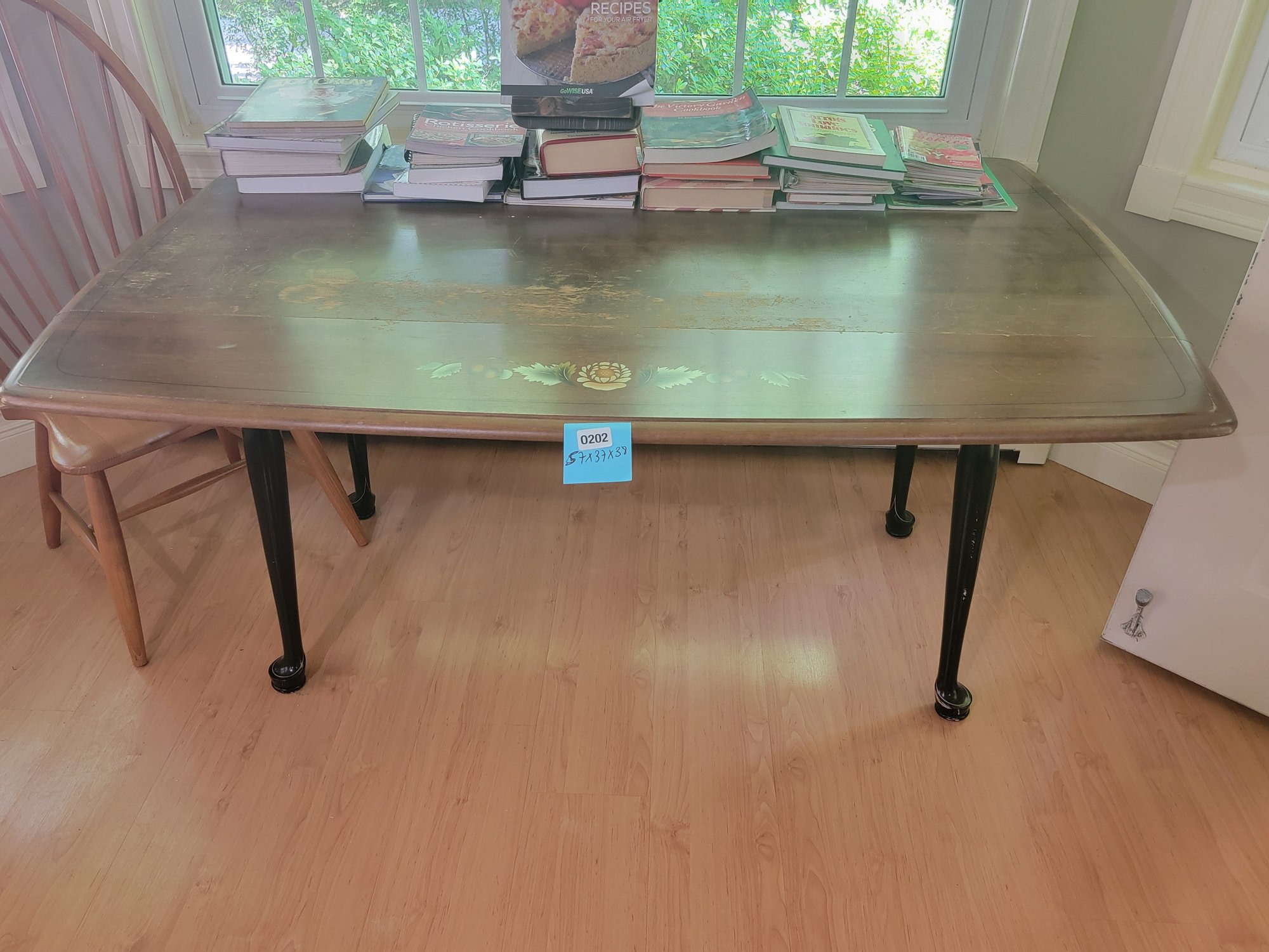 202 - TABLE AND CHAIR #20549 | Auctionninja.com