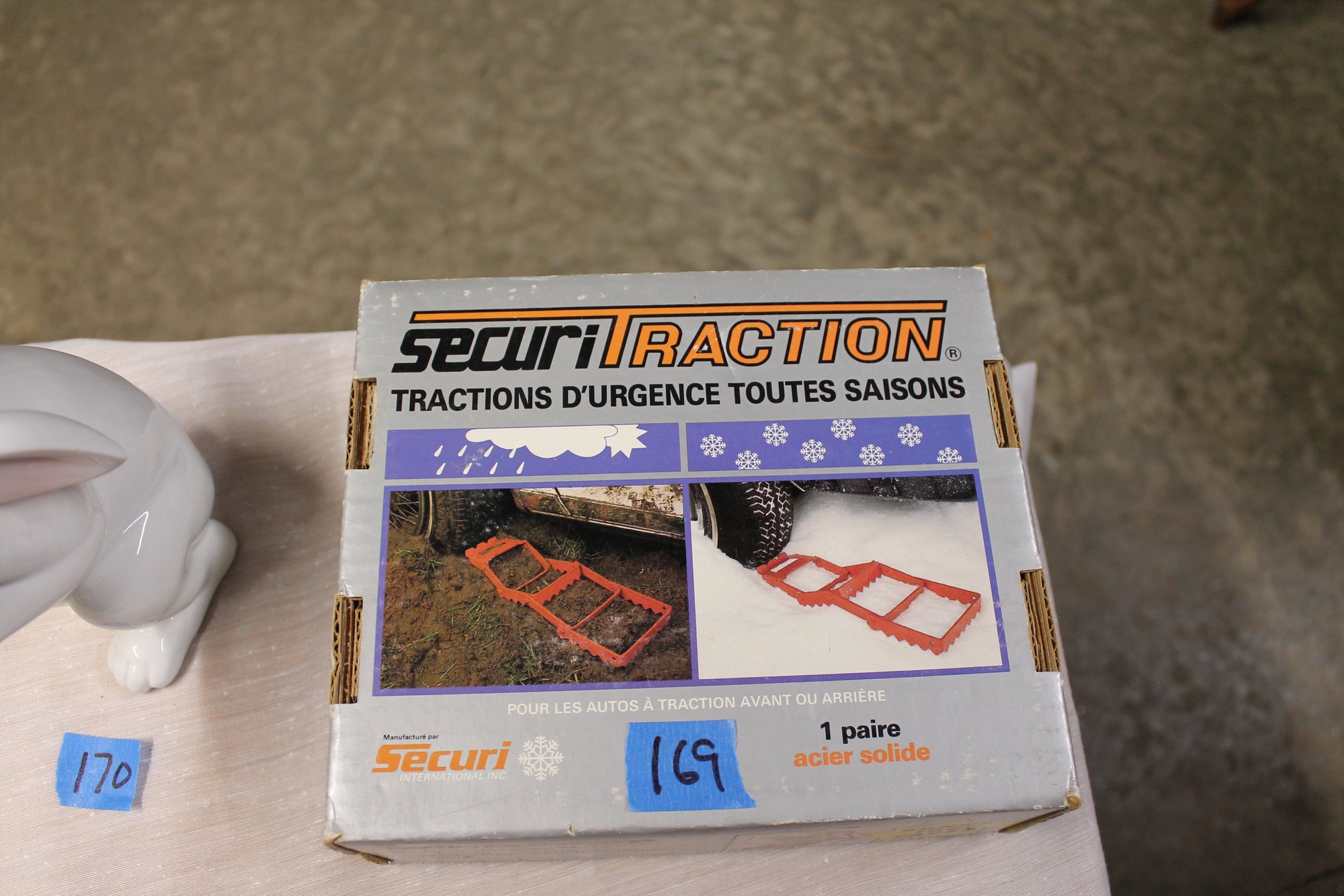 169 ~ PAIR TIRE TRACTION #20796 | Auctionninja.com