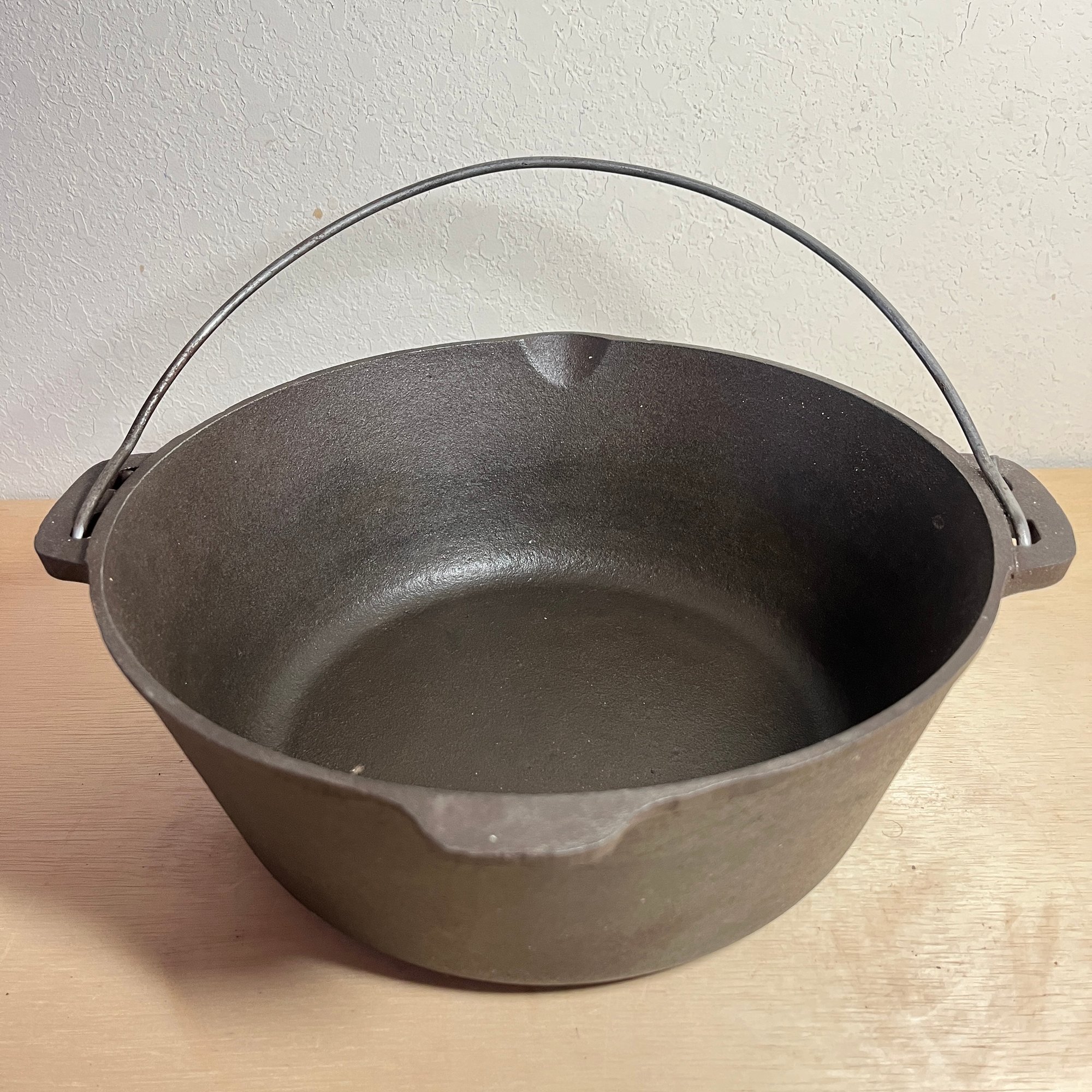 Cast Iron Dutch Oven With Lid - #8 - 10 5/8 Inches #172656 ...