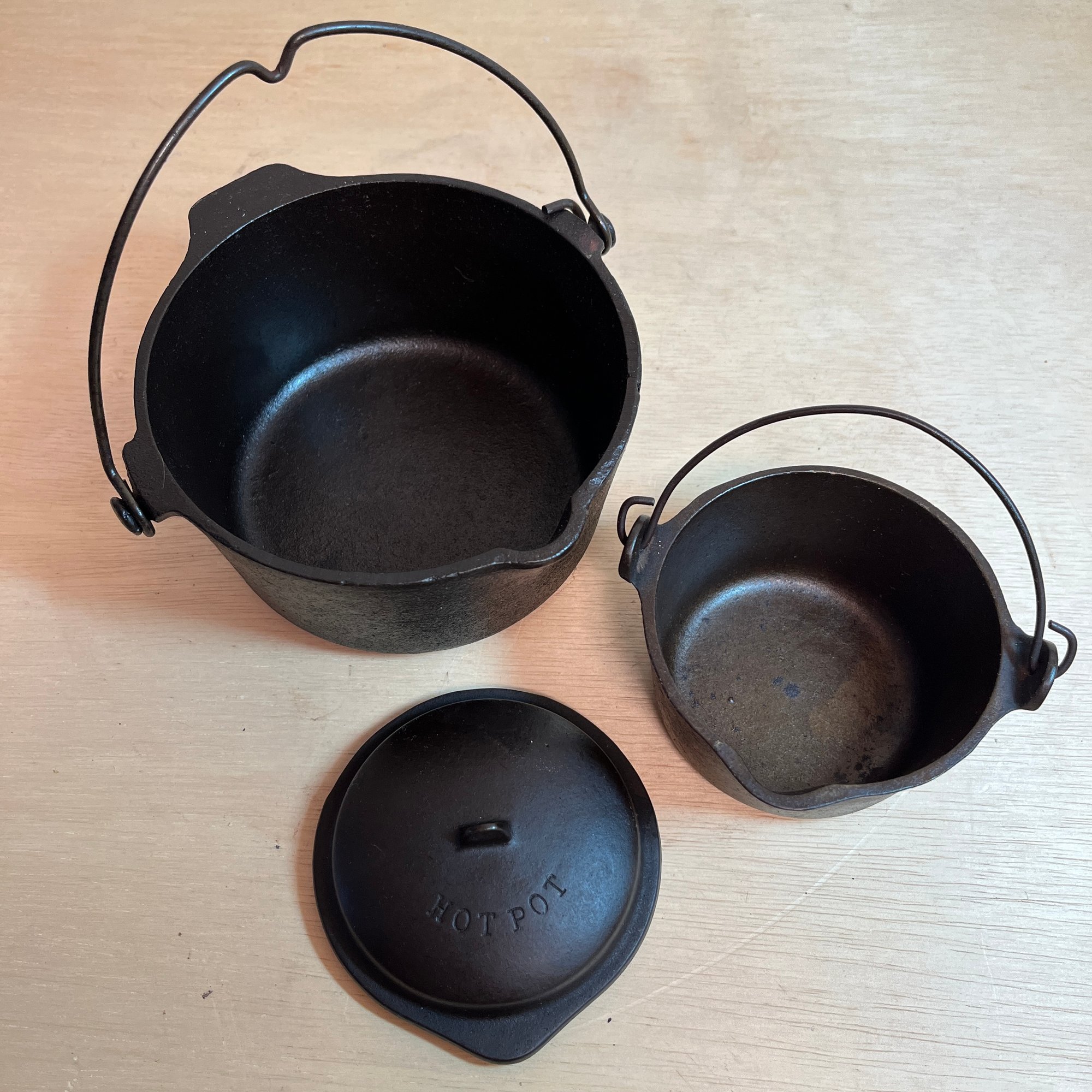 Griswold Cast Iron Deep Patty Bowl And Wagner Small Hot Pot With Lid ...