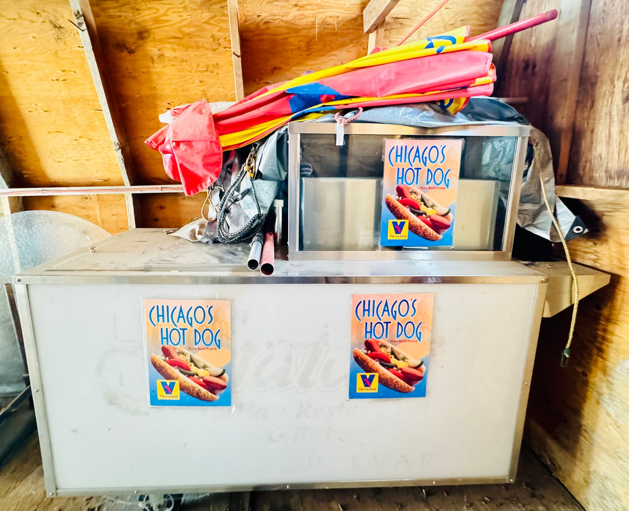 Chicago Hot Dog Stand On Wheels With Umbrellas #174355 | Auctionninja.com