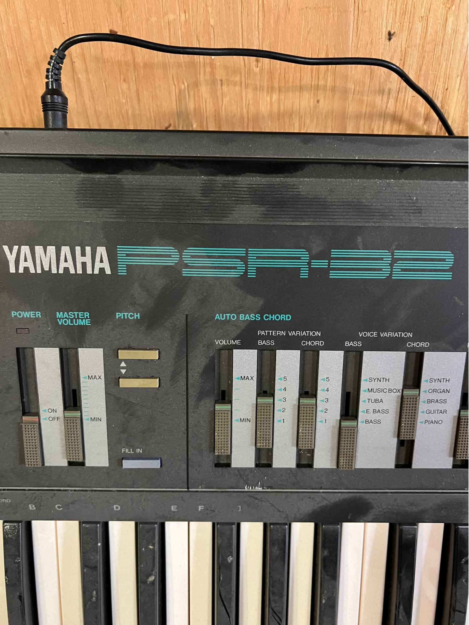 Yamaha PSR-32 Keyboard #174509 | Auctionninja.com