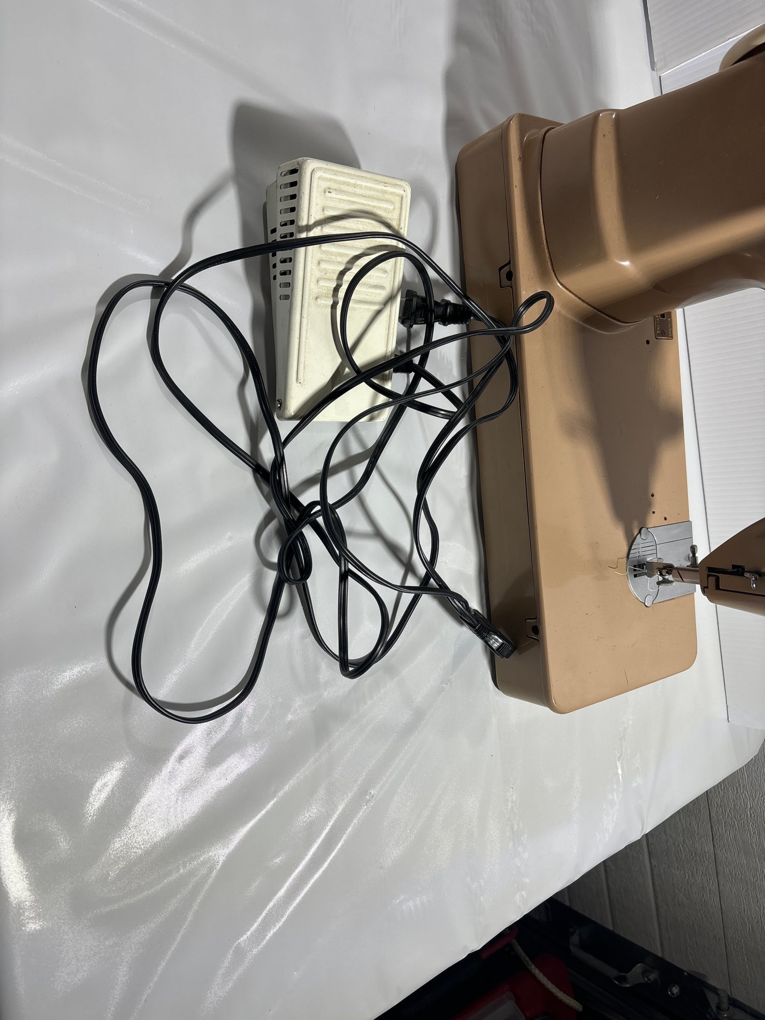 Old Singer Sewing Machine, Working Cond Unk #6326 | Auctionninja.com