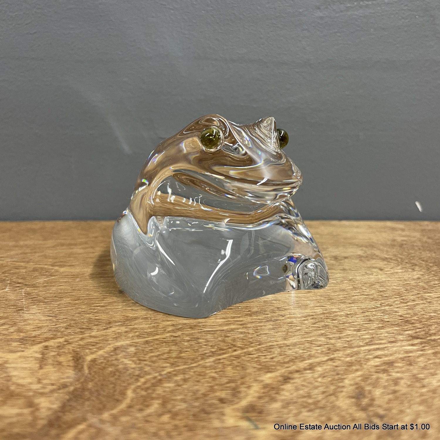 Steuben Glass Frog Paperweight With Green Eyes #13511 | Auctionninja.com