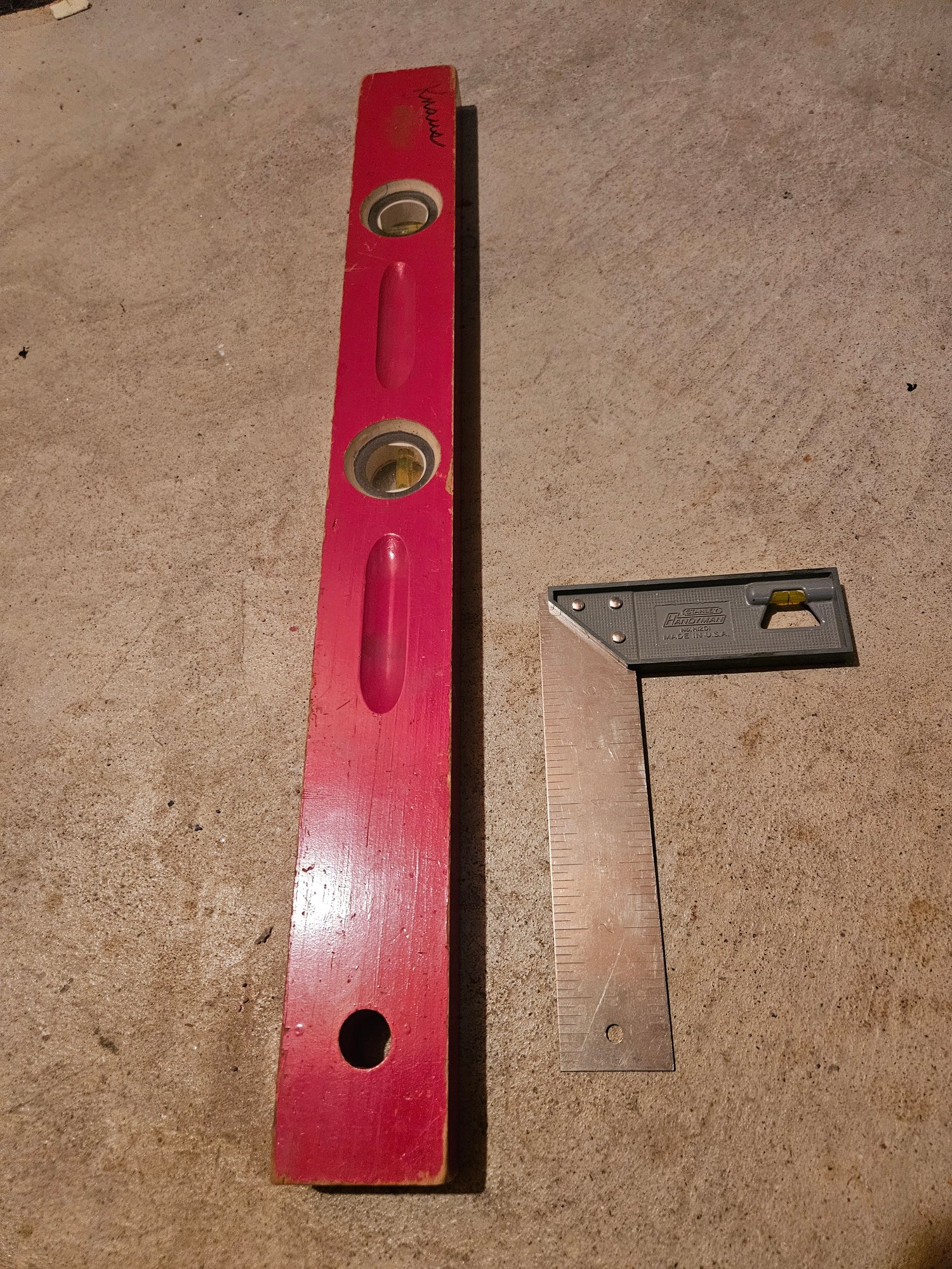 2 Vintage Levels #14710 | Auctionninja.com