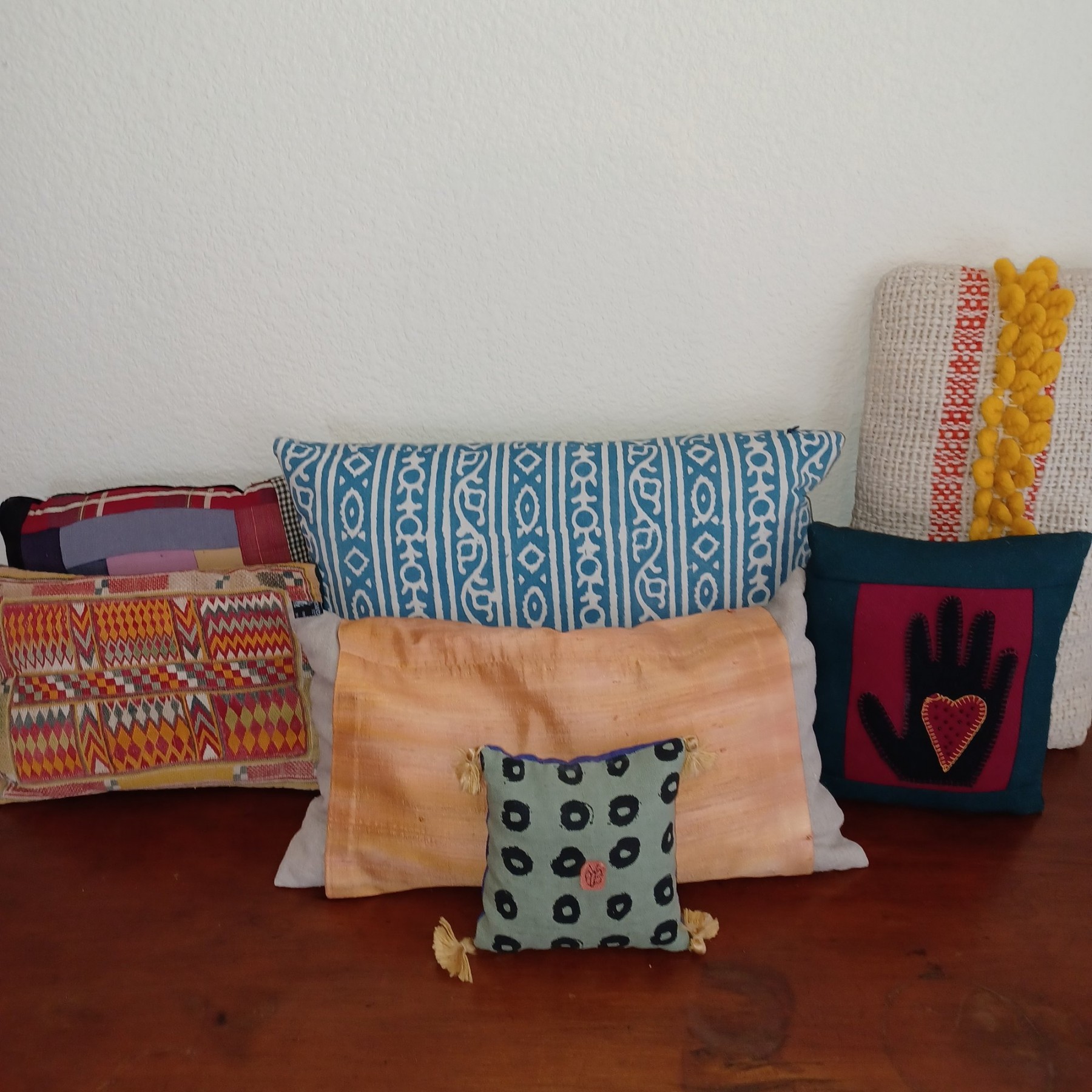 Small Throw Pillows X7 #2797 | Auctionninja.com