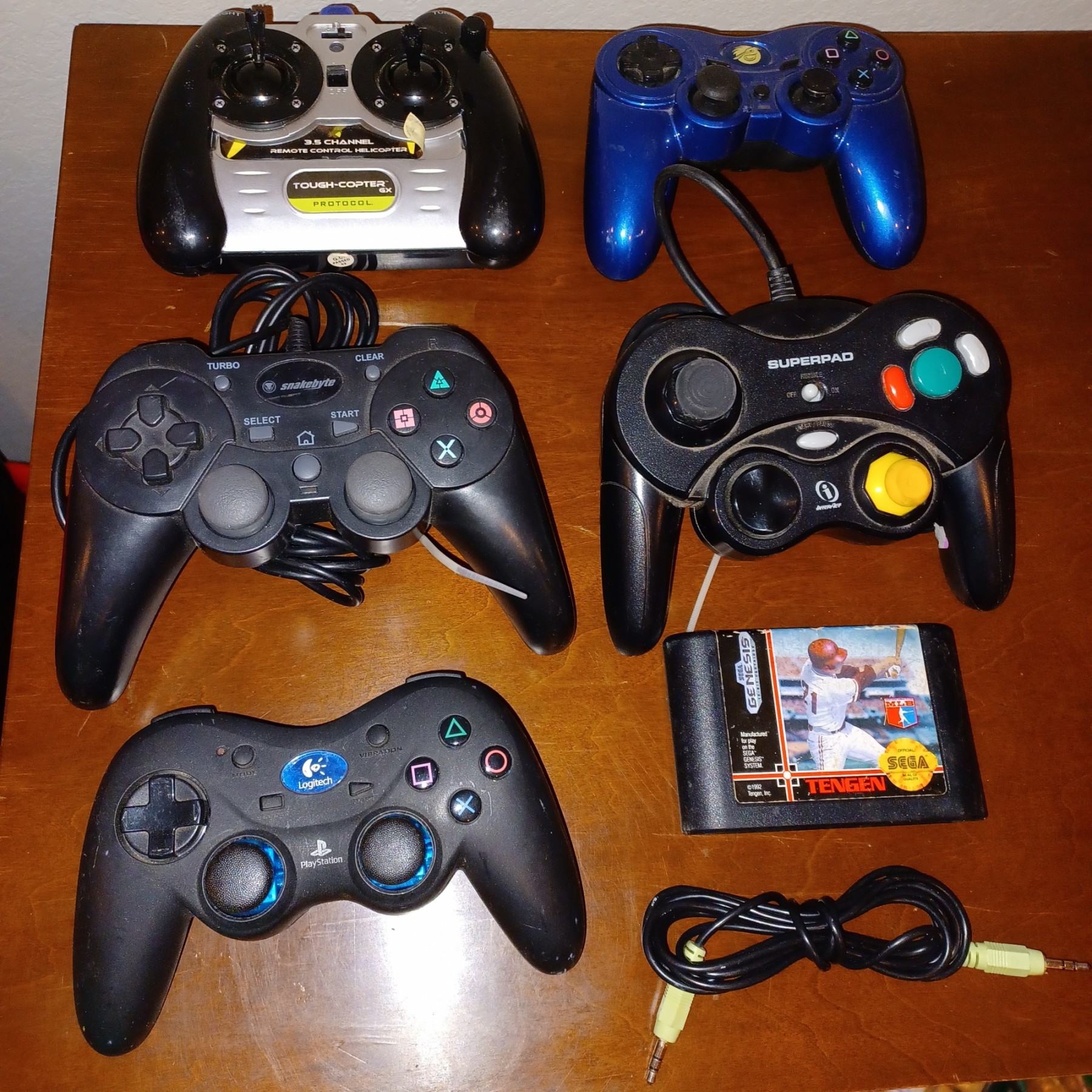 Gaming Console Remotes X5 & 1 Game #1595 | Auctionninja.com