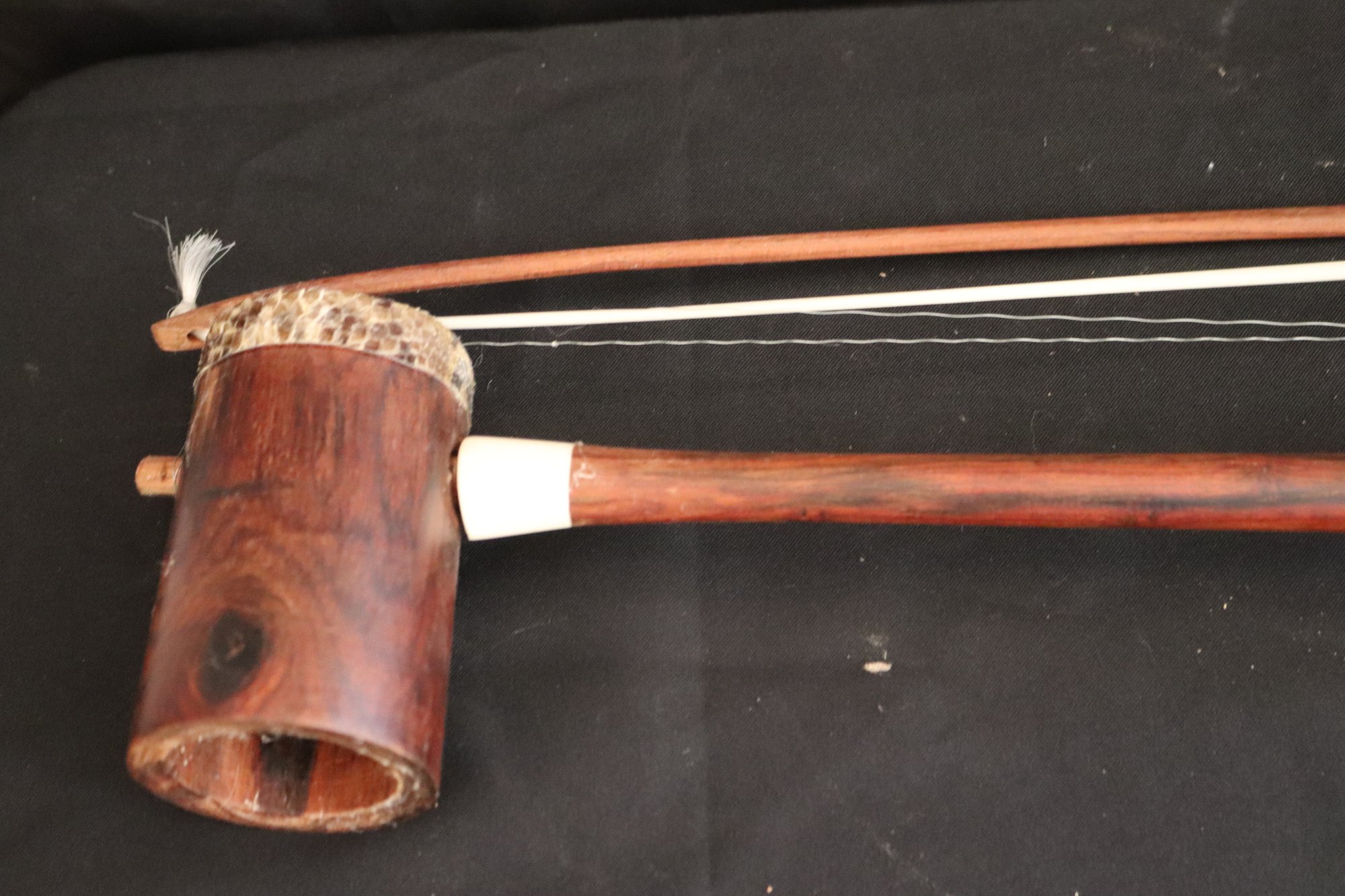 Vintage Chinese Instrument With Bow Measuring 29 Inches #46895 ...