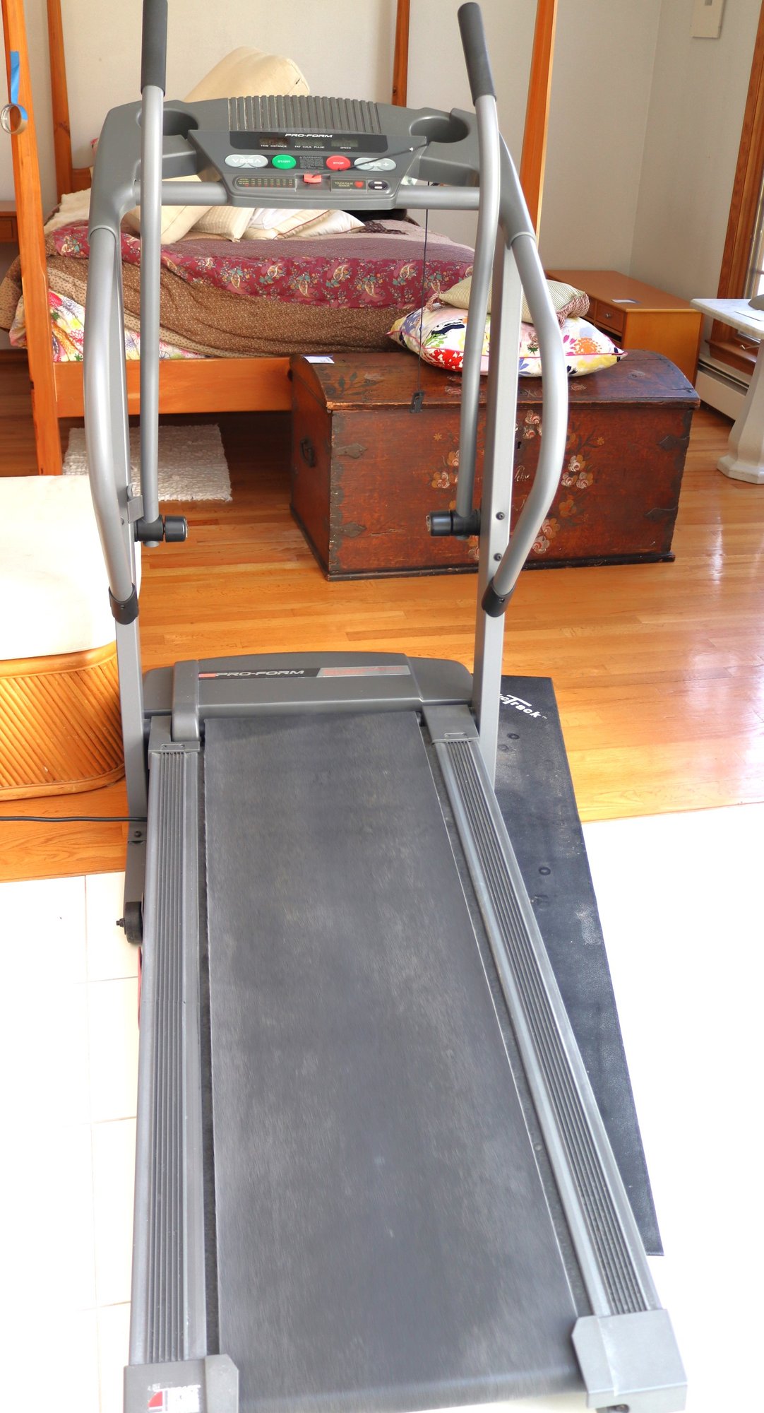 Pro Form Cross Walk 365 E Treadmill With Incline, Folds Up On Wheels ...
