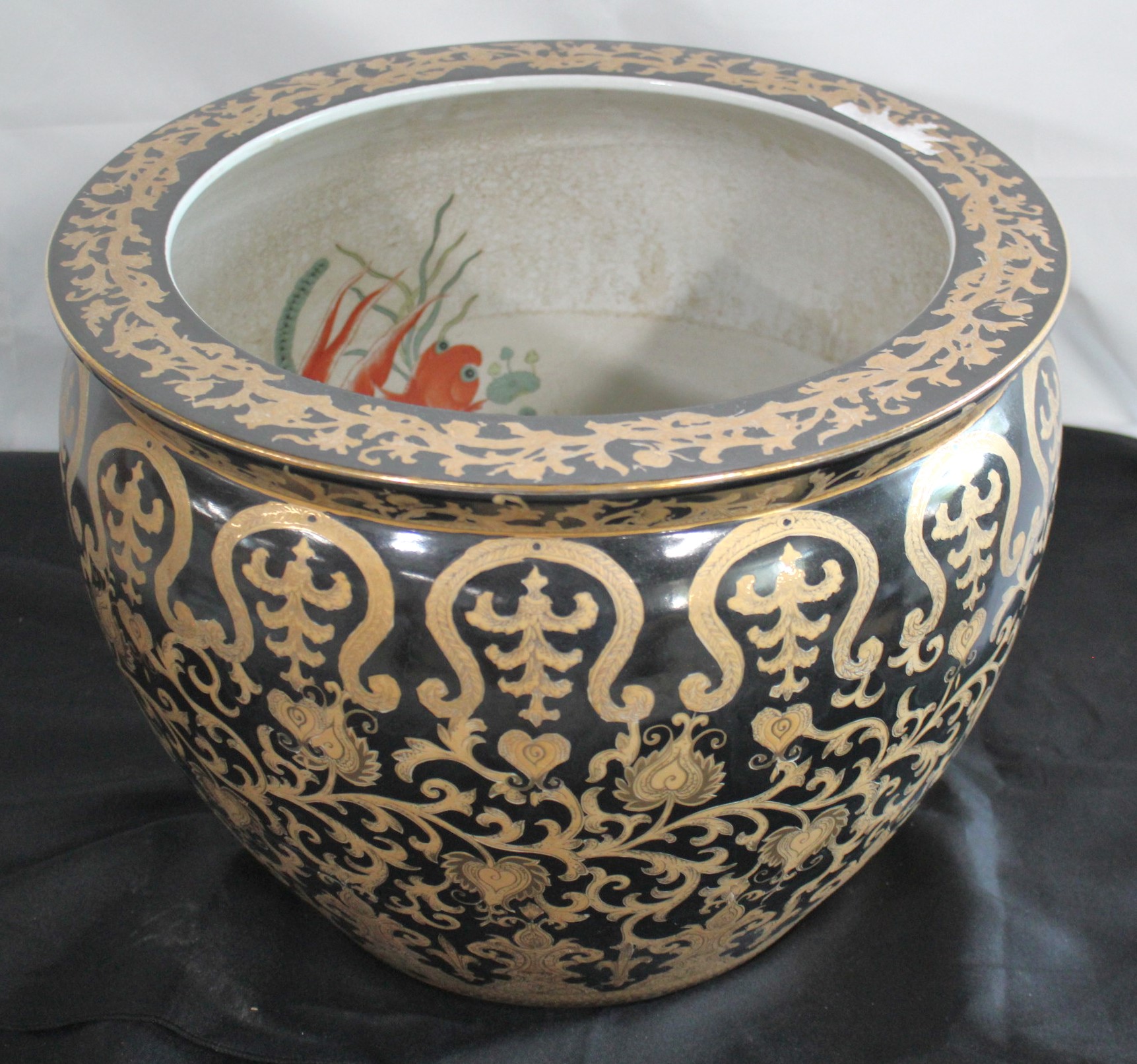 Large Chinese Ceramic Planter With Gold Leaf And Vine Design On Black ...