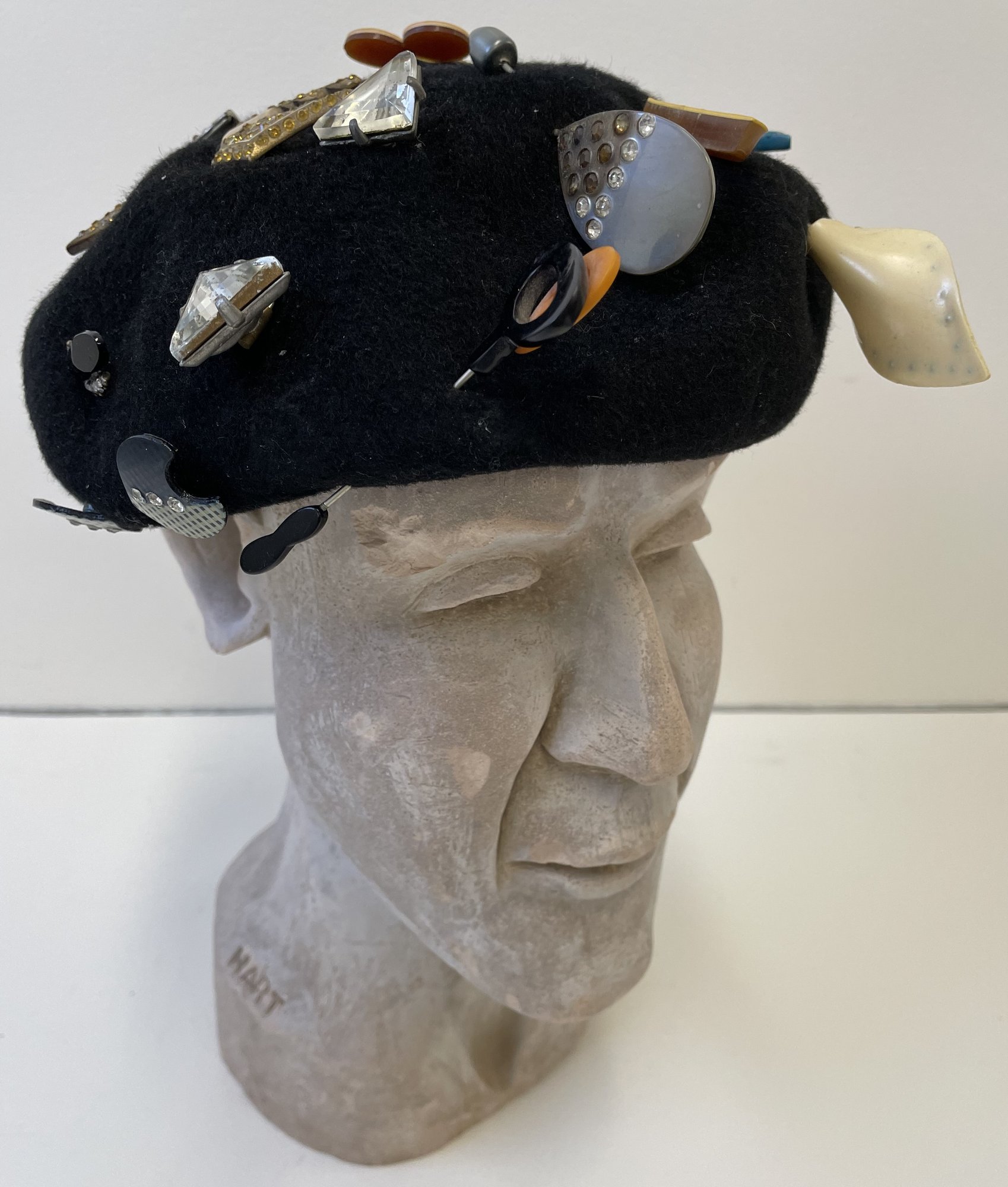 Vintage Art Deco DOESKIN Wool/Felt Beret With Celluloid & Jabot Pins ...