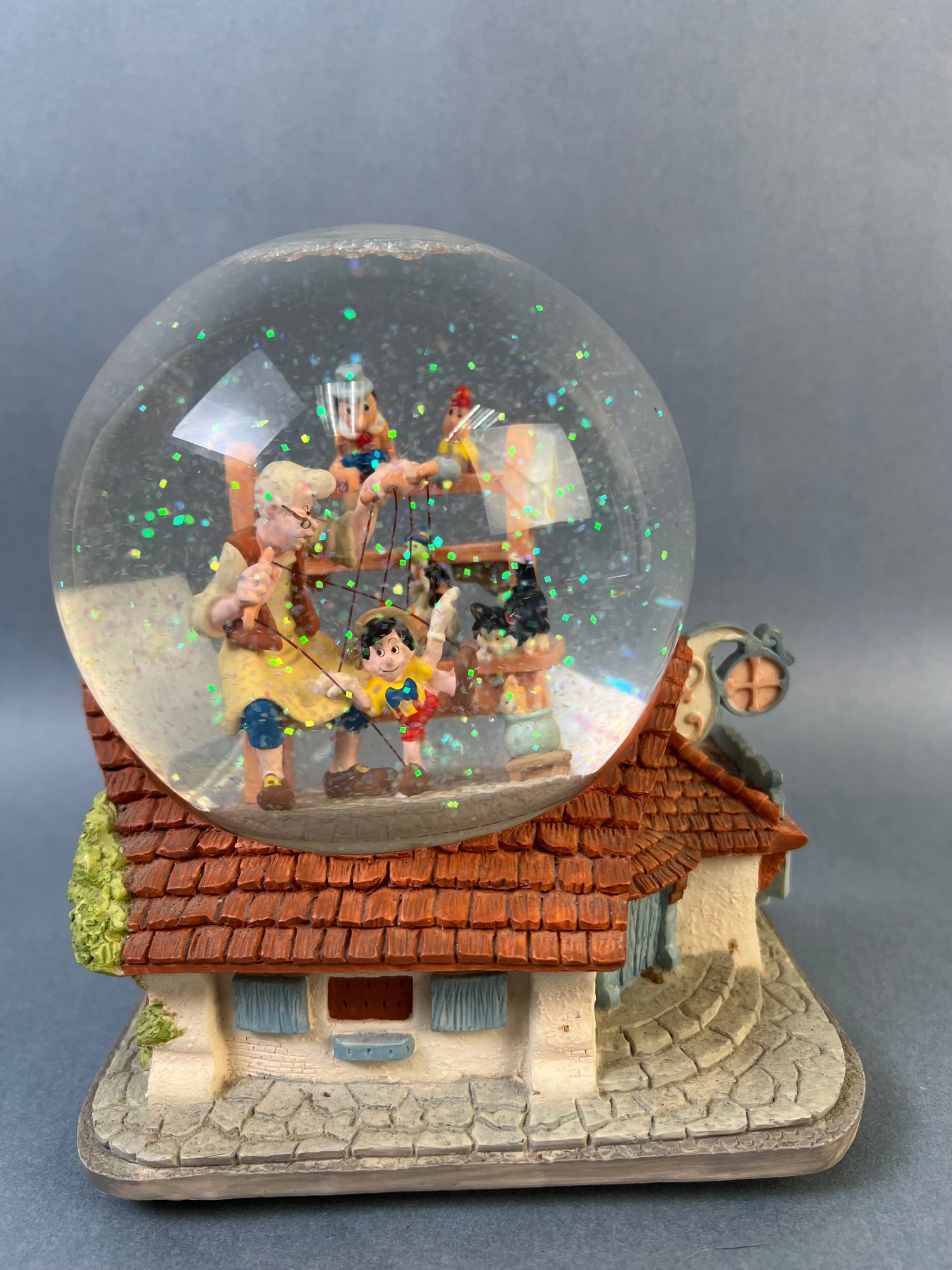 Walt Disneys Pinocchio Snow Globe. #46422 | Auctionninja.com