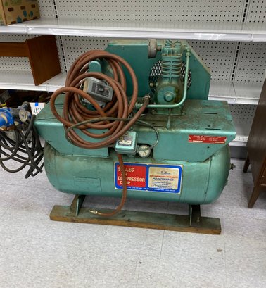 Large Old Compressor #3493 | Auctionninja.com