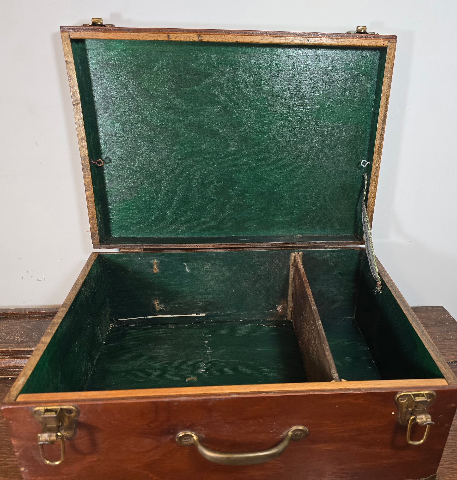 Great Wood Divided Carry Box Camping Document #2349 | Auctionninja.com