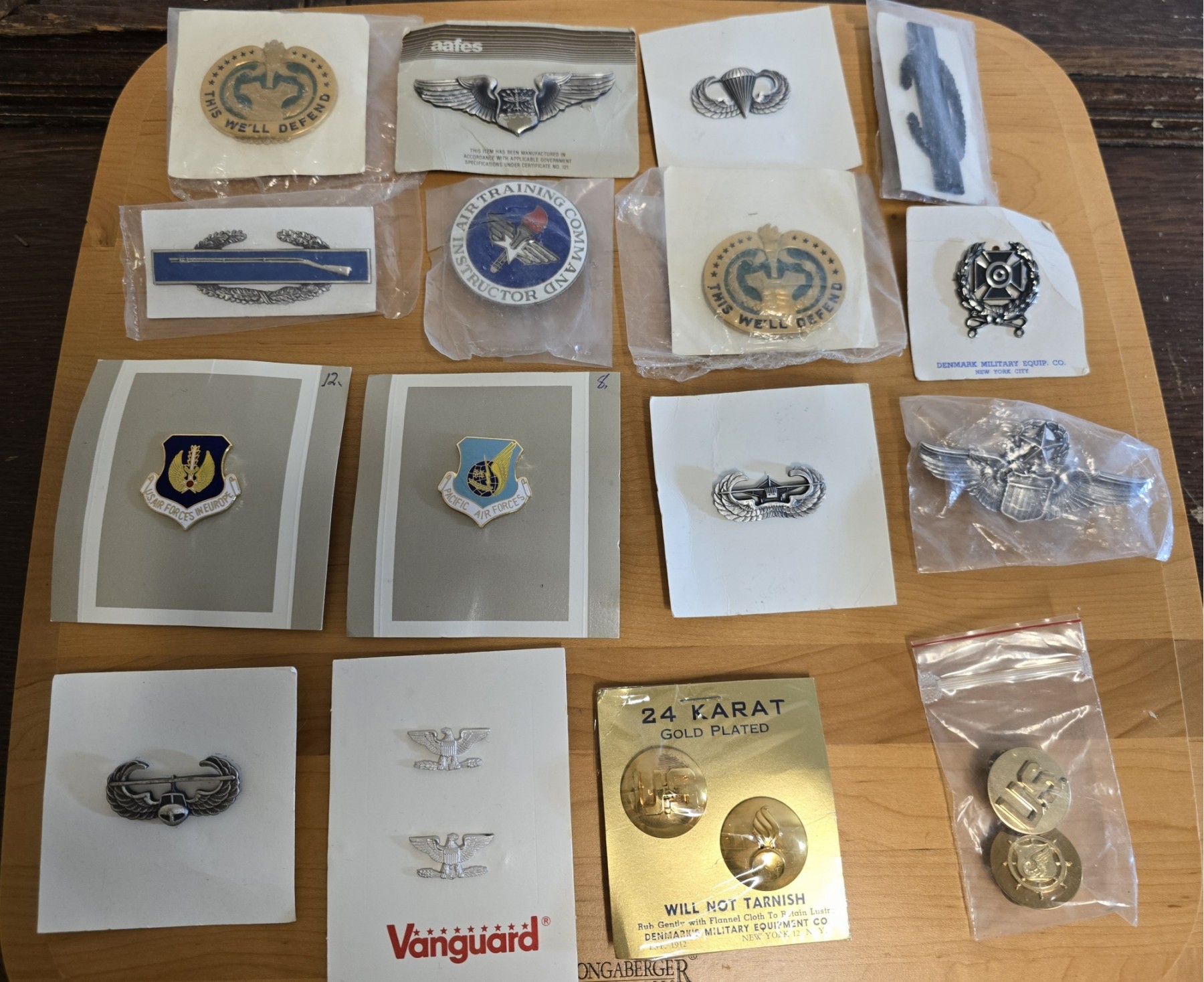 Vintage US Military Pin Lot Awards Unit Badges #2229 | Auctionninja.com