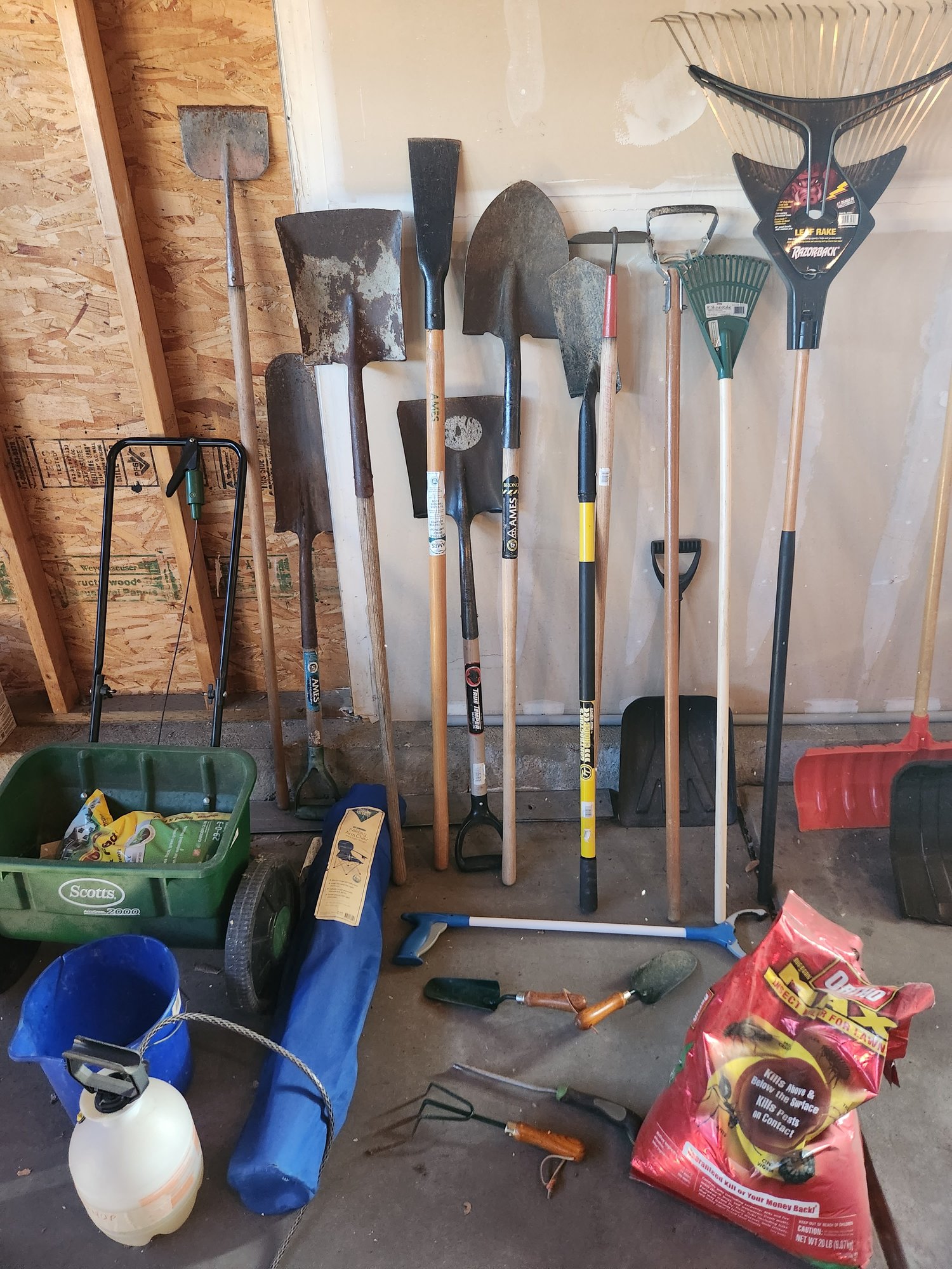 23 Pcs Large Lot Lawn Garden Tools, Spreader, Shovels, Rakes, Variety ...