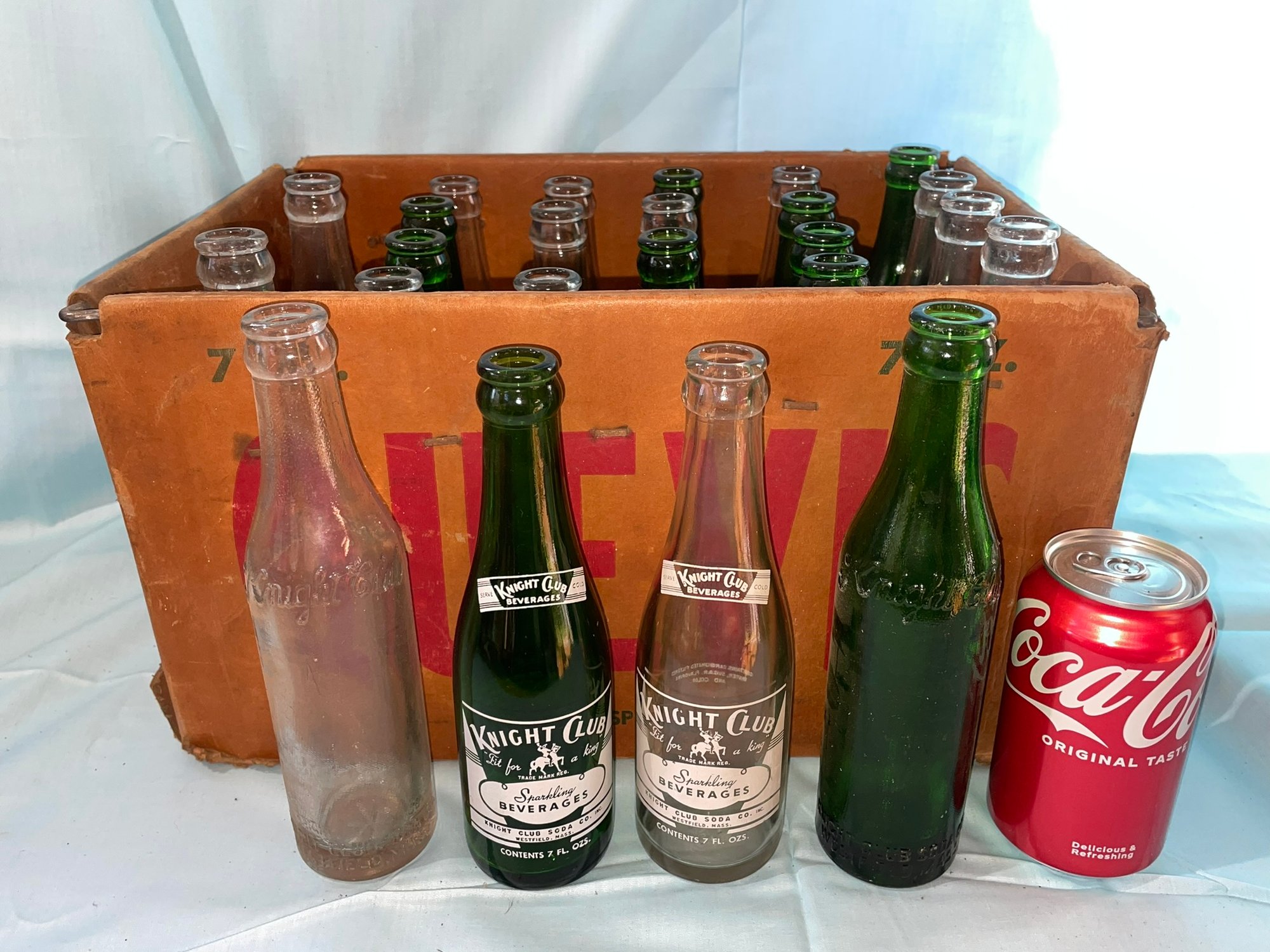 24 Knight Club (Westfield, MA) Vintage Soda Bottles In QUEVIC Box #6889 ...