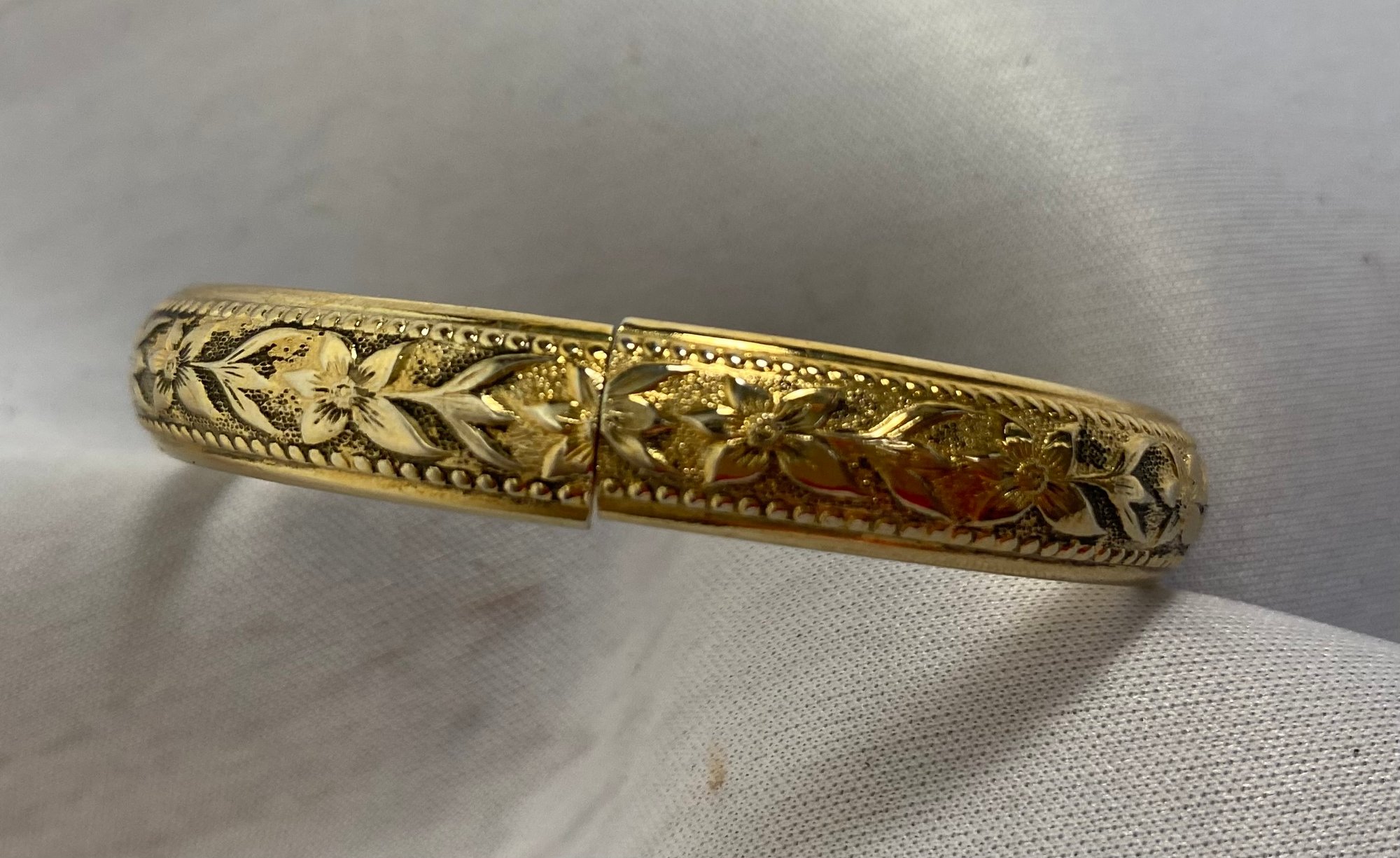 Pretty Gold Tone Whiting & Davis Bracket With Spring Hinge And Embossed ...