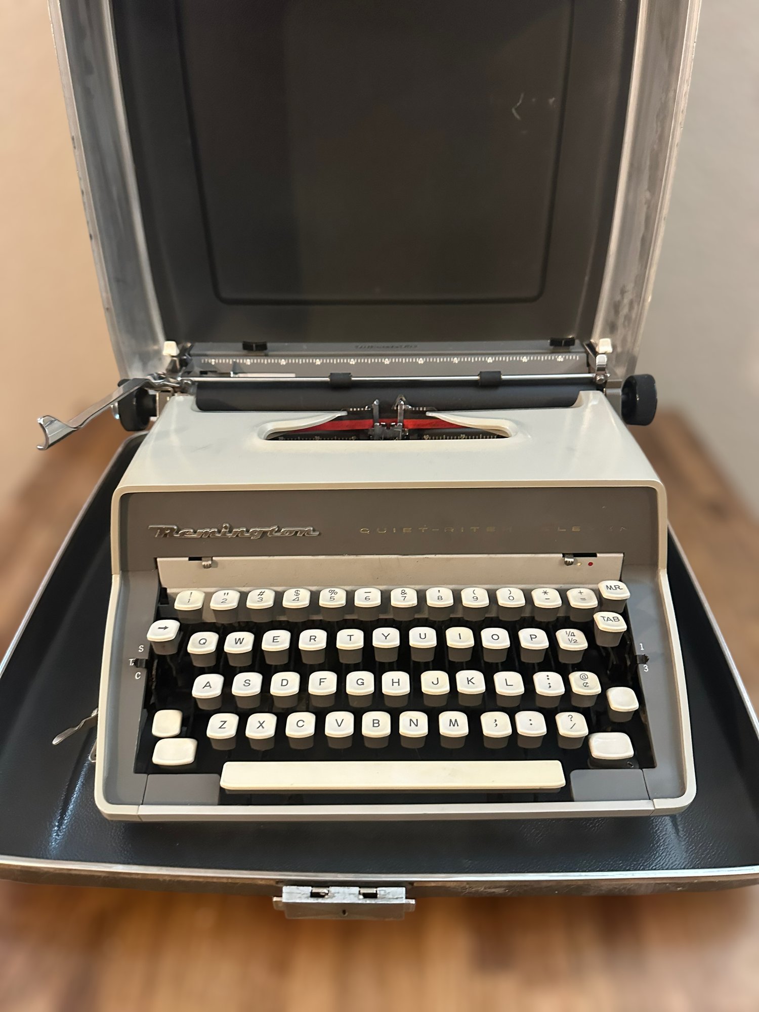 Vintage Remington Quiet-Riter Eleven Typewriter W/ Case #10888 ...