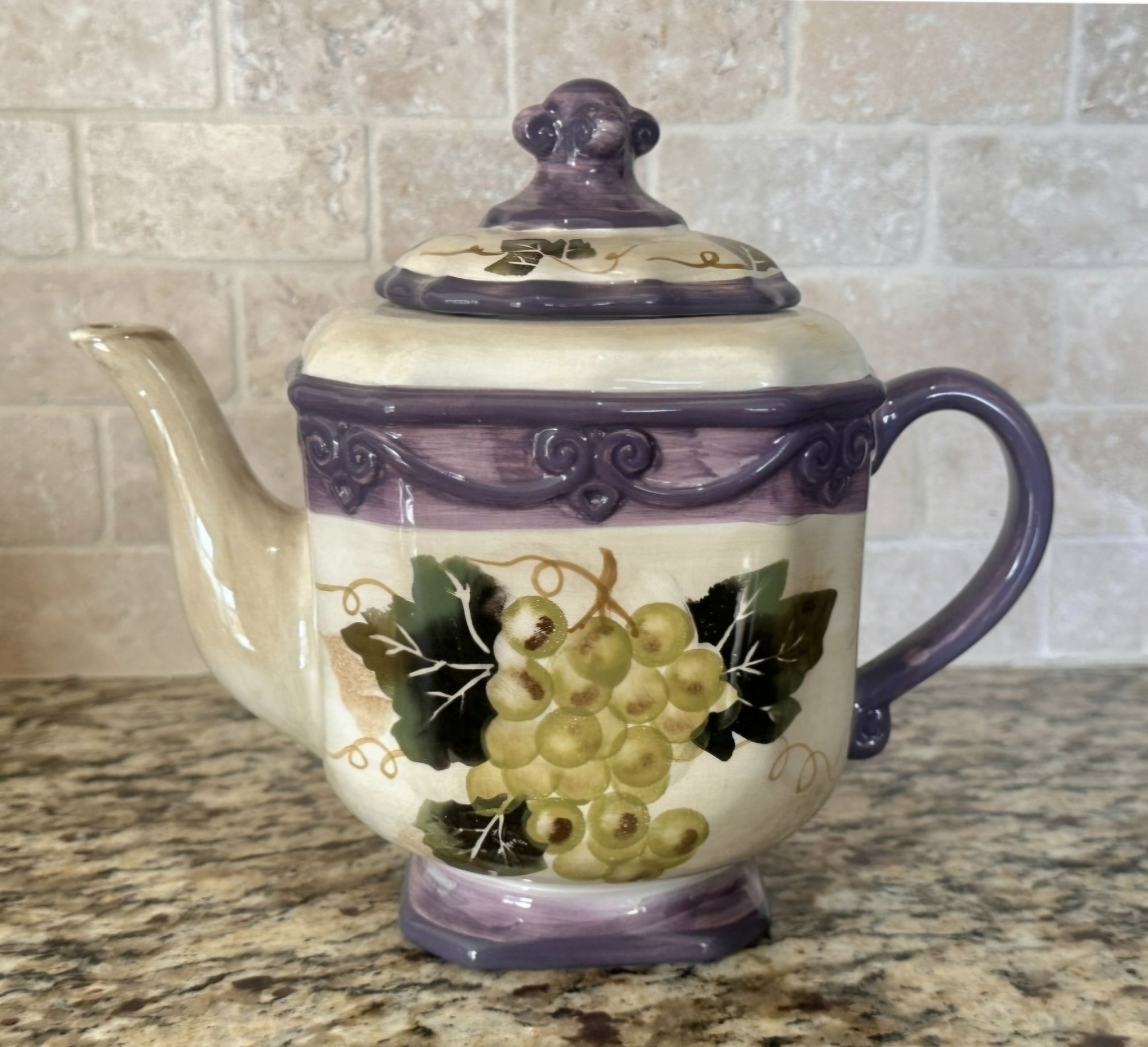 Antique Merlot Grape Teapot #7551 | Auctionninja.com