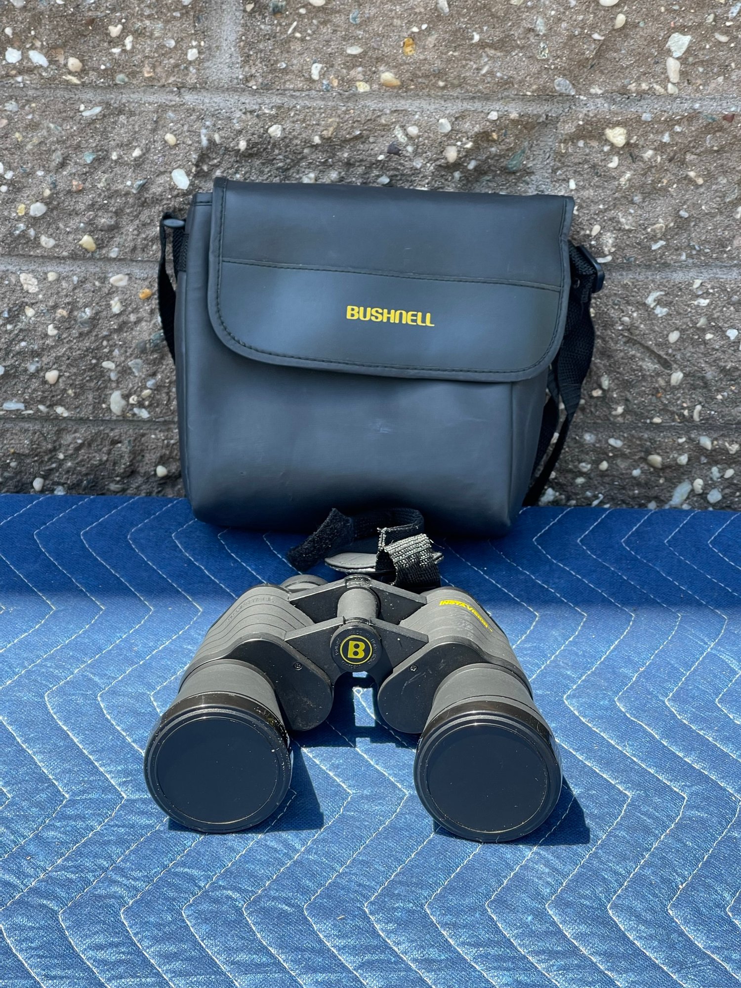 Bushnell Binoculars Instavision With Case #15775 | Auctionninja.com