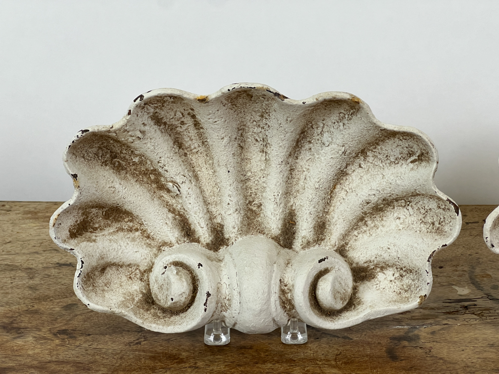 PAIR CAST IRON SHELL FORM GARDEN ACCENTS #37607 | Auctionninja.com