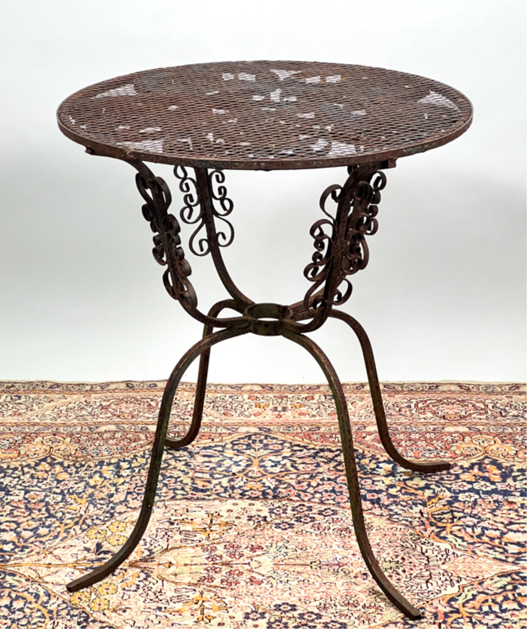VICTORIAN HEART MOTIFF WROUGHT IRON TABLE #36633 | Auctionninja.com
